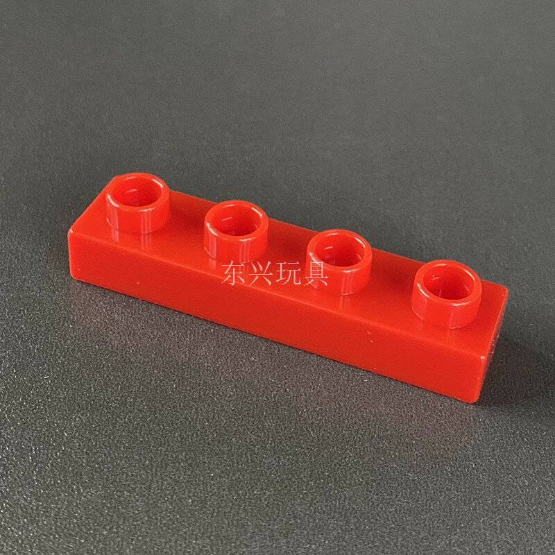 Большие гранулированные строительные блоки фундаментные части однорядные короткие 4-луночные части 1X4 отверстия