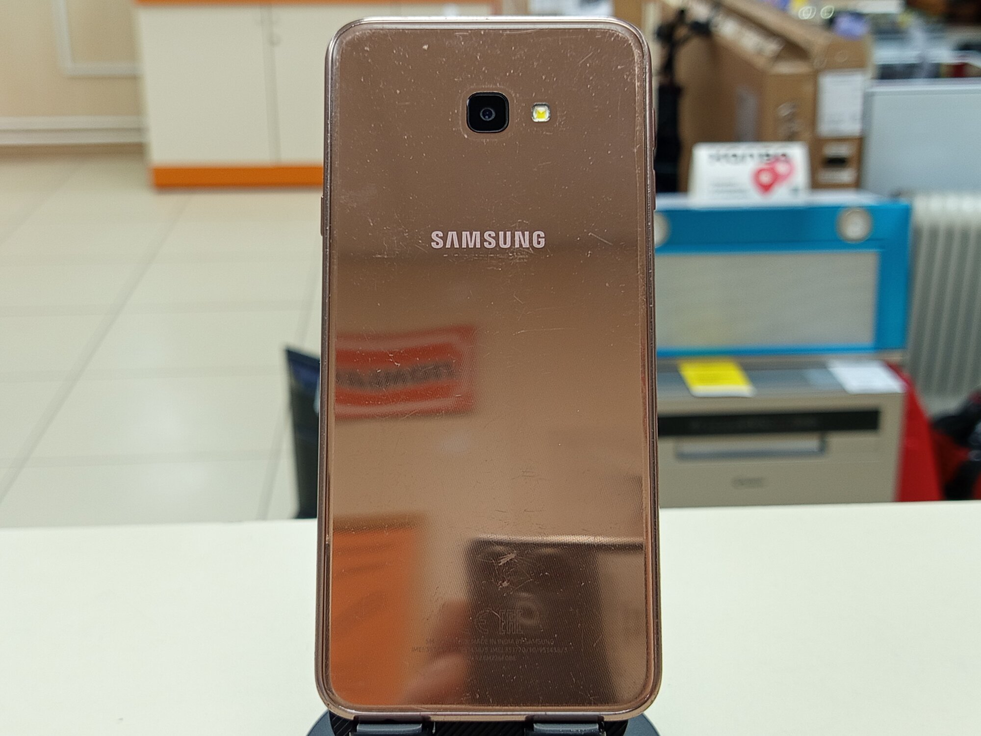 Смартфон Samsung Galaxy J4 Plus 3/32 ,(Б/У), уценка