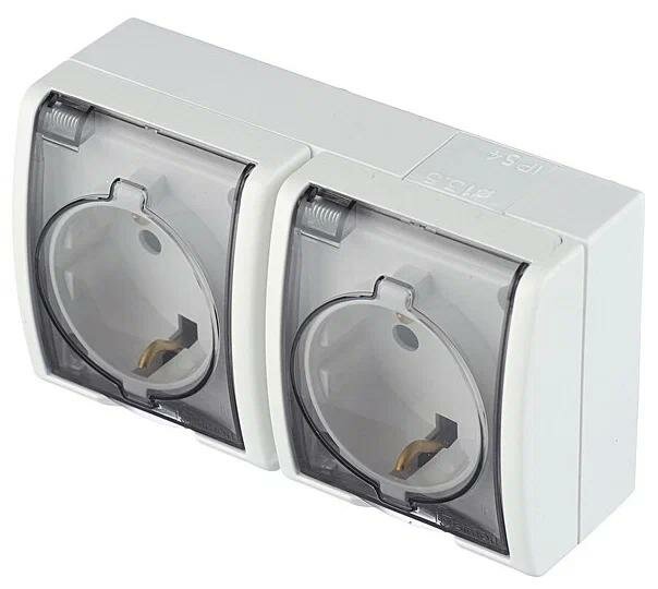Розетка Simon 15 Aqua, двойная, 2P+E Schuko, с защитными шторками, с крышкой, степень защиты IP54, полупрозрачная крышка, 16А 250В, винтовые зажимы, белая