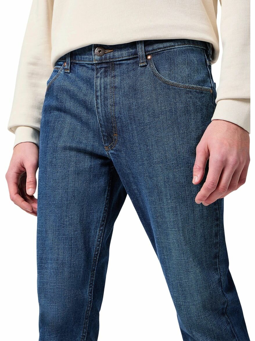 Джинсы Wrangler Men Regular Fit Jeans, размер 30/30, синий — фото 1