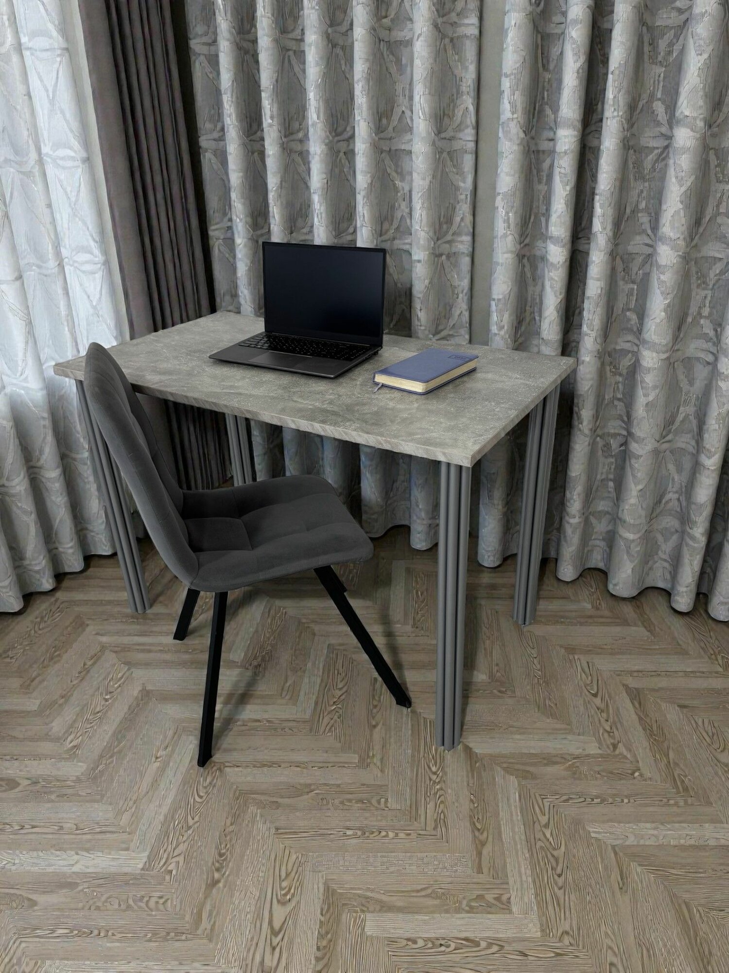 Стол дизайнерский письменный/ цвет Бетон Светлый, 110*60 см. Ножки серый хром.