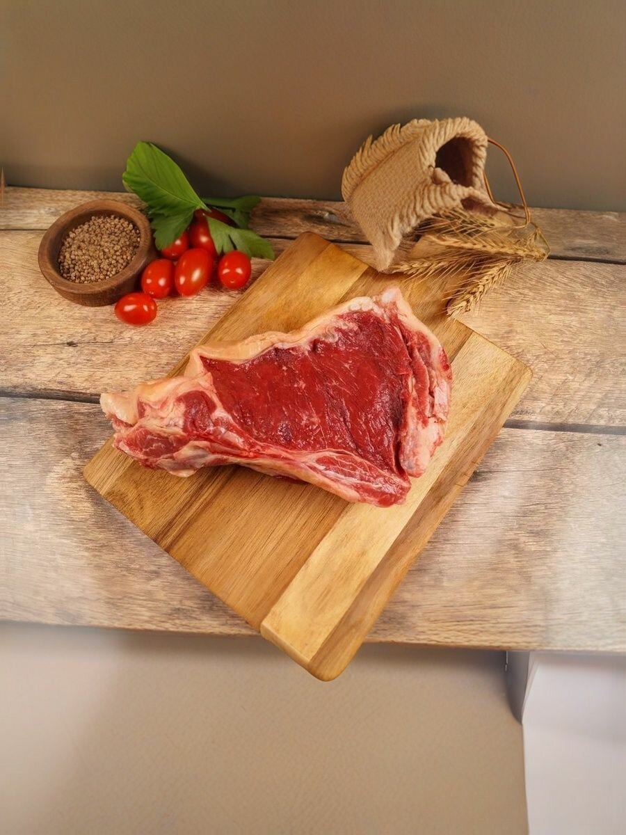 Говядина антрекотная часть на кости, 700 гр, Ферма Евгения Рошаля, охлажденная