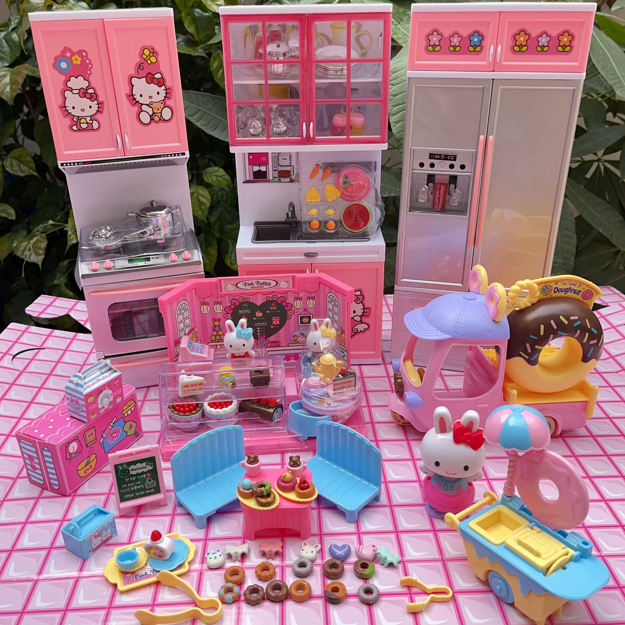 Набор игрушечной кухни Hello Kitty 3 в 1 с кофейней и пончиковой тележкой для девочек