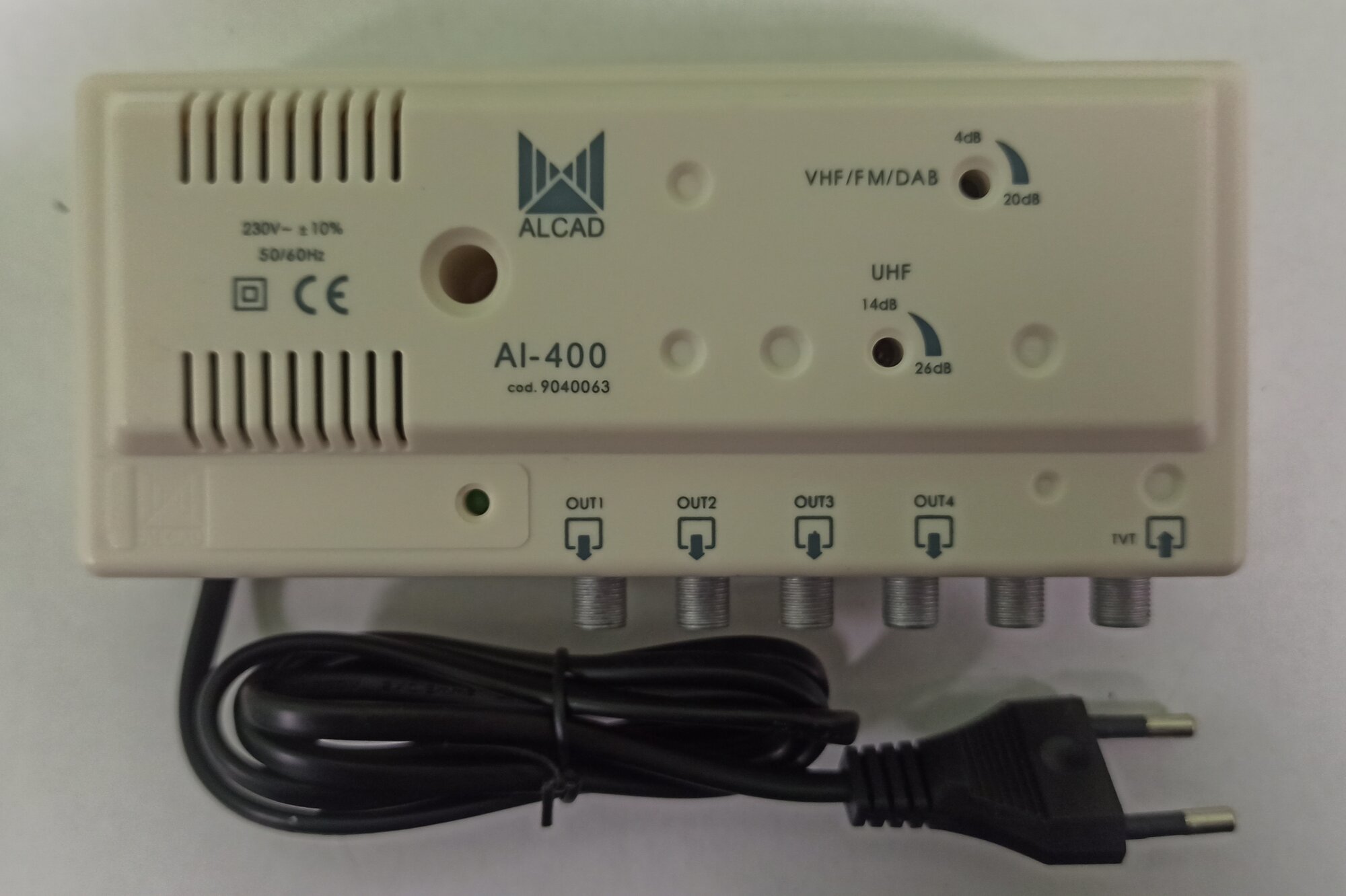 Усилитель тв-сигнала Alcad Al-400, до 28 дб, 4 выхода, для кабельного и эфирное телевидения.