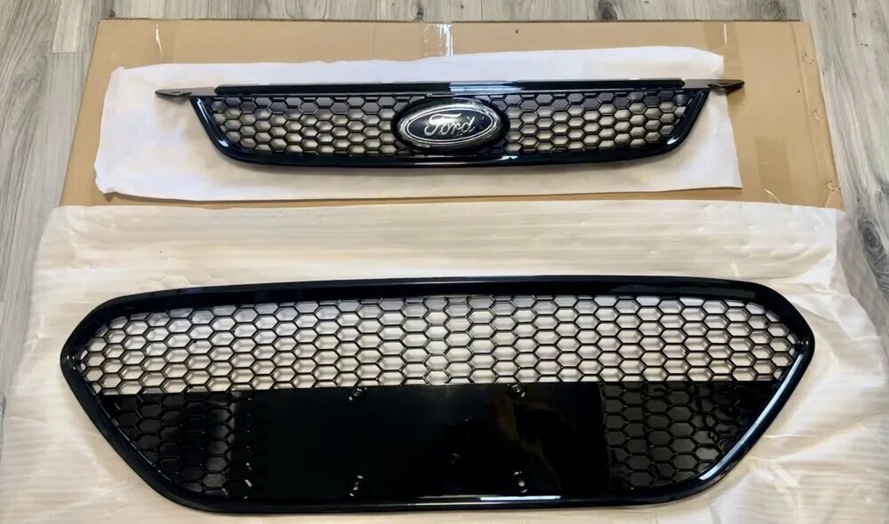 Решетки радиатора соты глянец Ford Focus 2 Рестайлинг