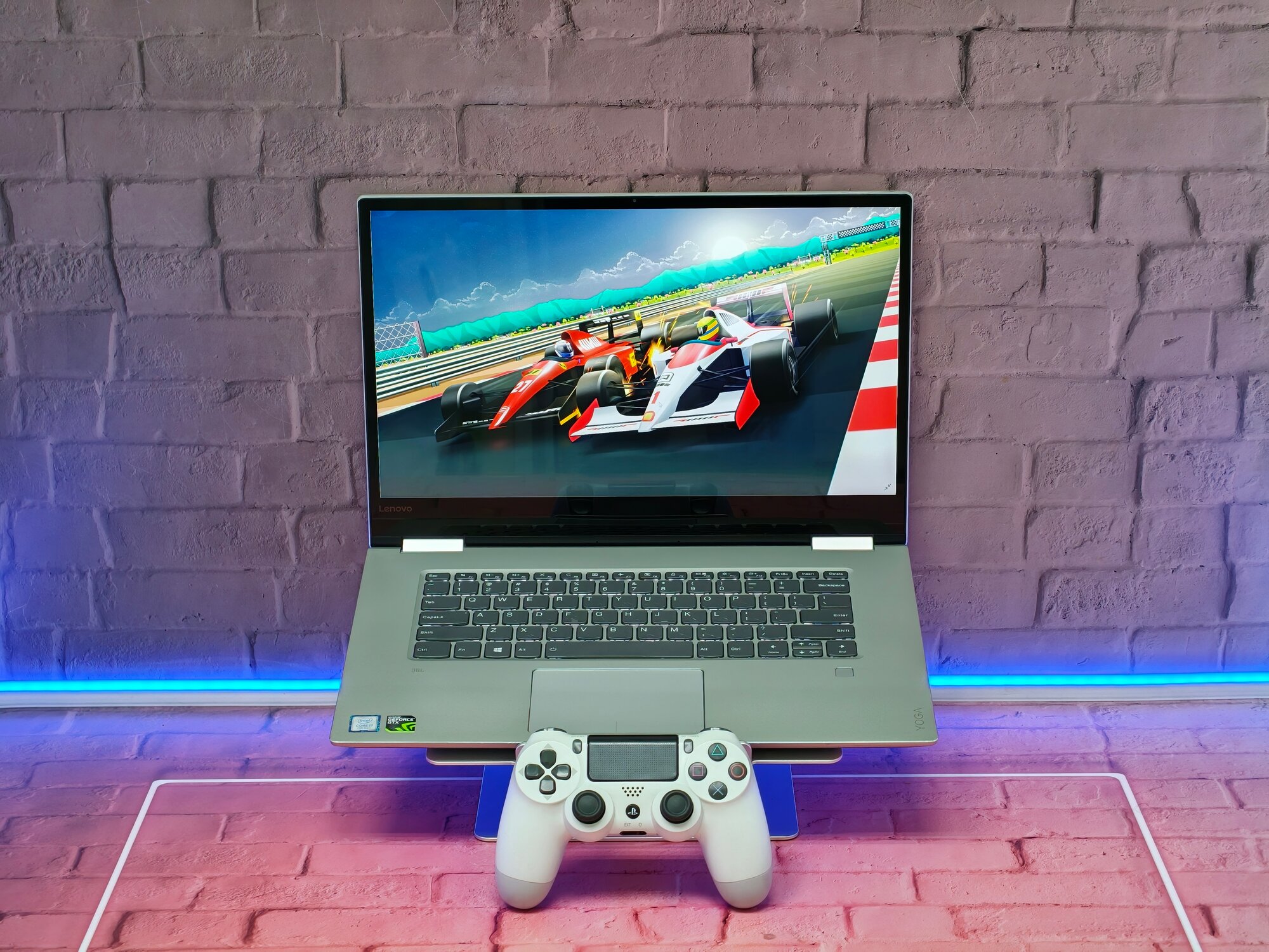 15.6" Ноутбук LENOVO YOGA 720-15IKB, IPS 4K, Core i7 7700HQ, 24 ГБ, SSD 1 ТБ, Geforce GTX 1050, Win10Home, серебристый