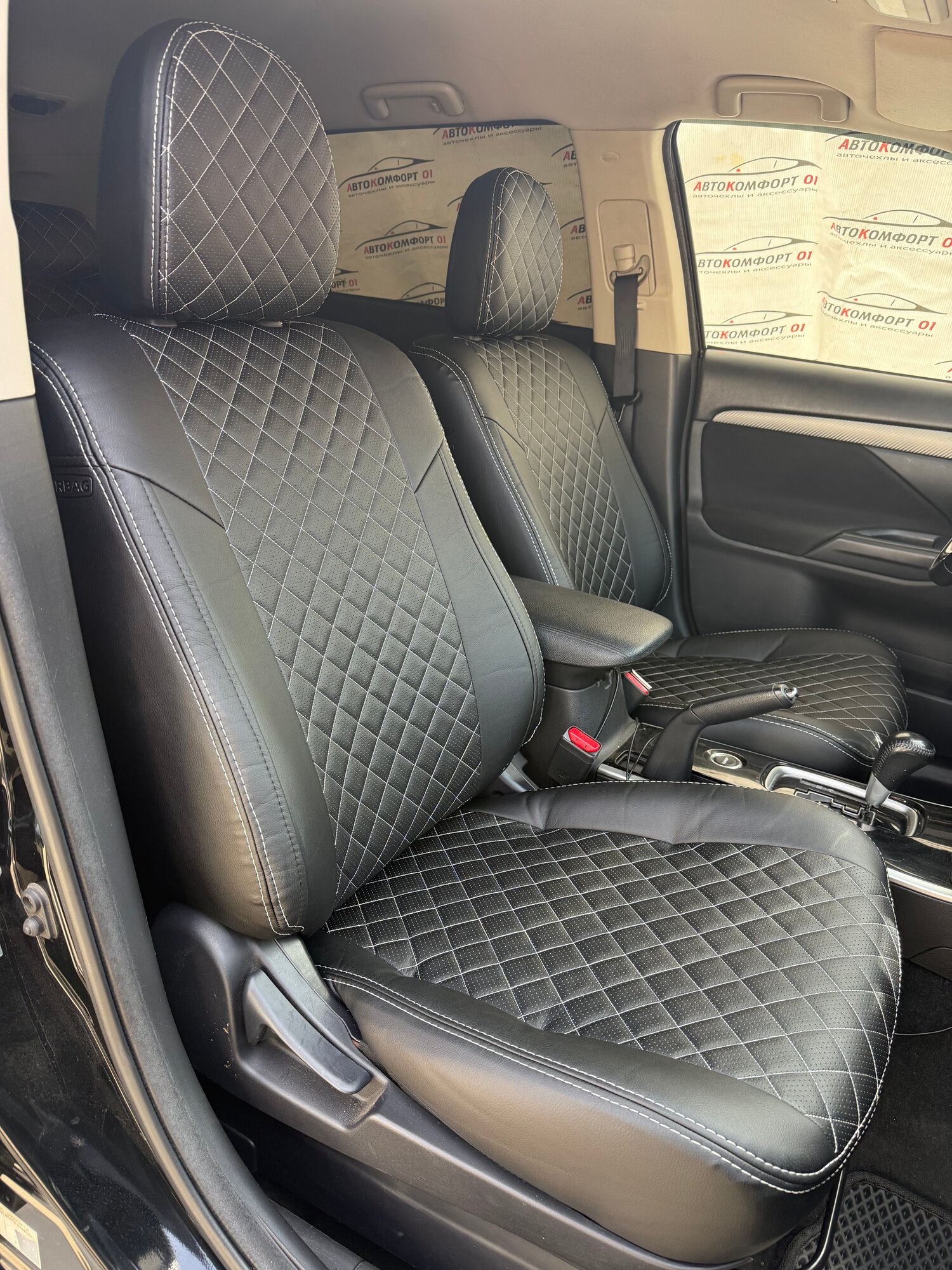 Чехлы Автопилот для Mitsubishi Outlander III с 12г. Экокожа, ромб, черный, белая строчка.