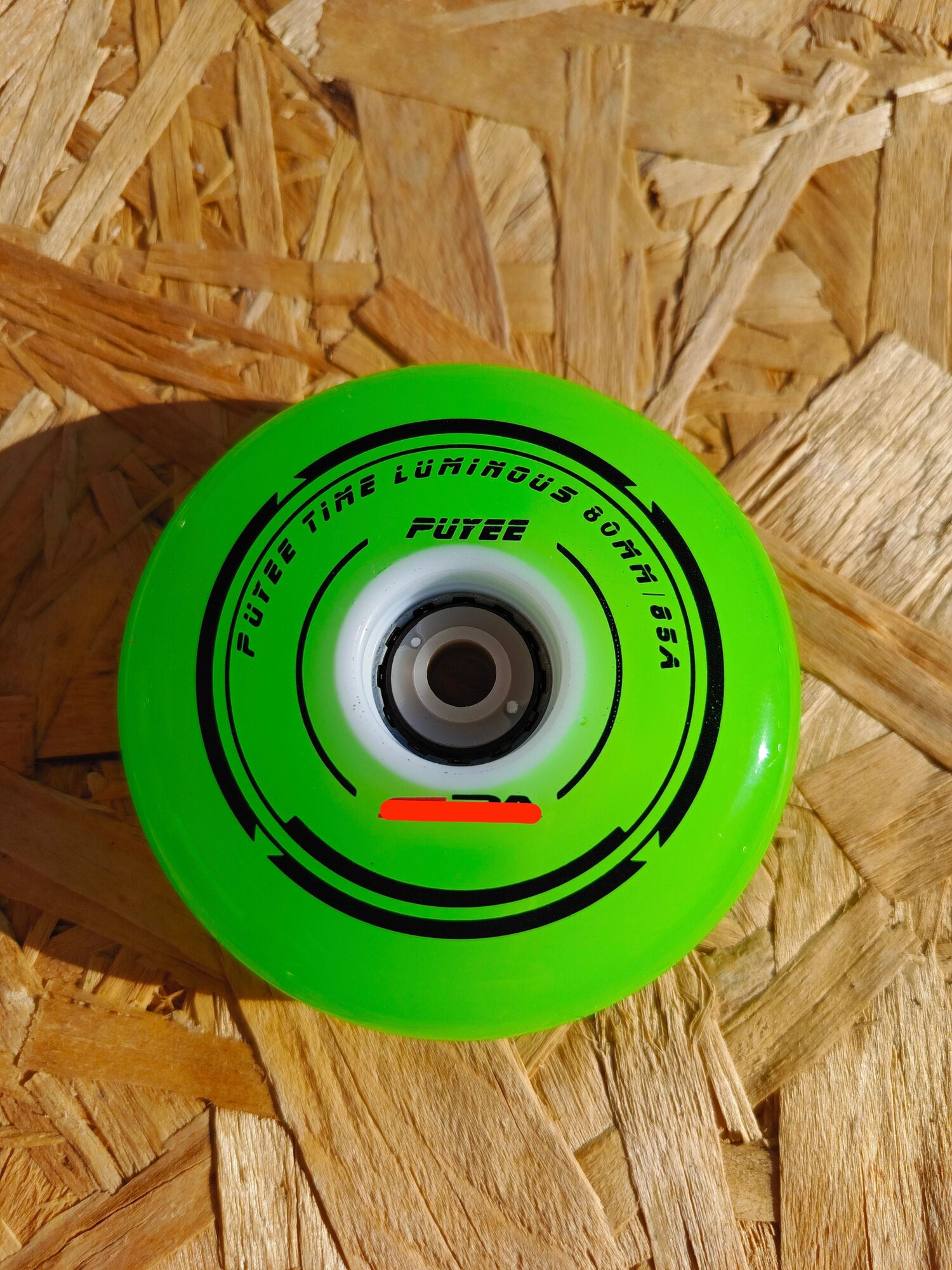 Колеса для роликов Luminous Puyee 80мм 85а жесткость 8шт. Светящиеся зеленым с магнитными втулками.
