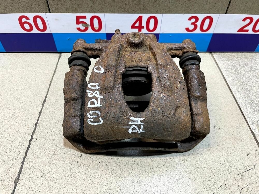Суппорт передний правый Opel Corsa C