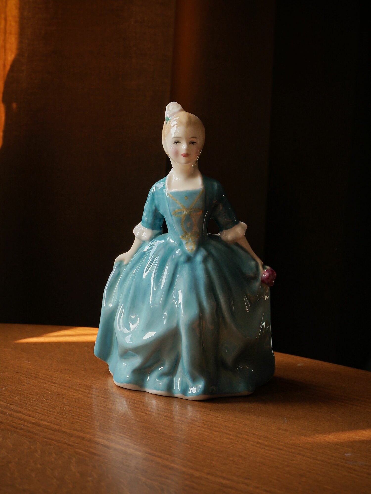 Винтажная статуэтка Royal Doulton "A child from Williamsburg", Англия, 1963 г.