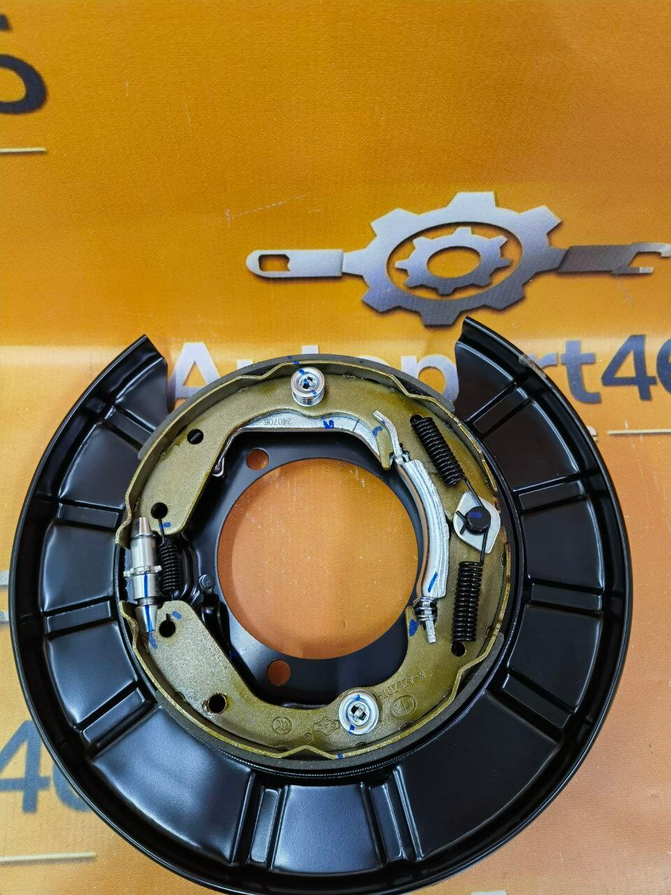 Щит заднего тормоза правый в сборе с колодками ручника и пружинками Грейт Волл Ховер Great Wall Hover H2 H3 H5