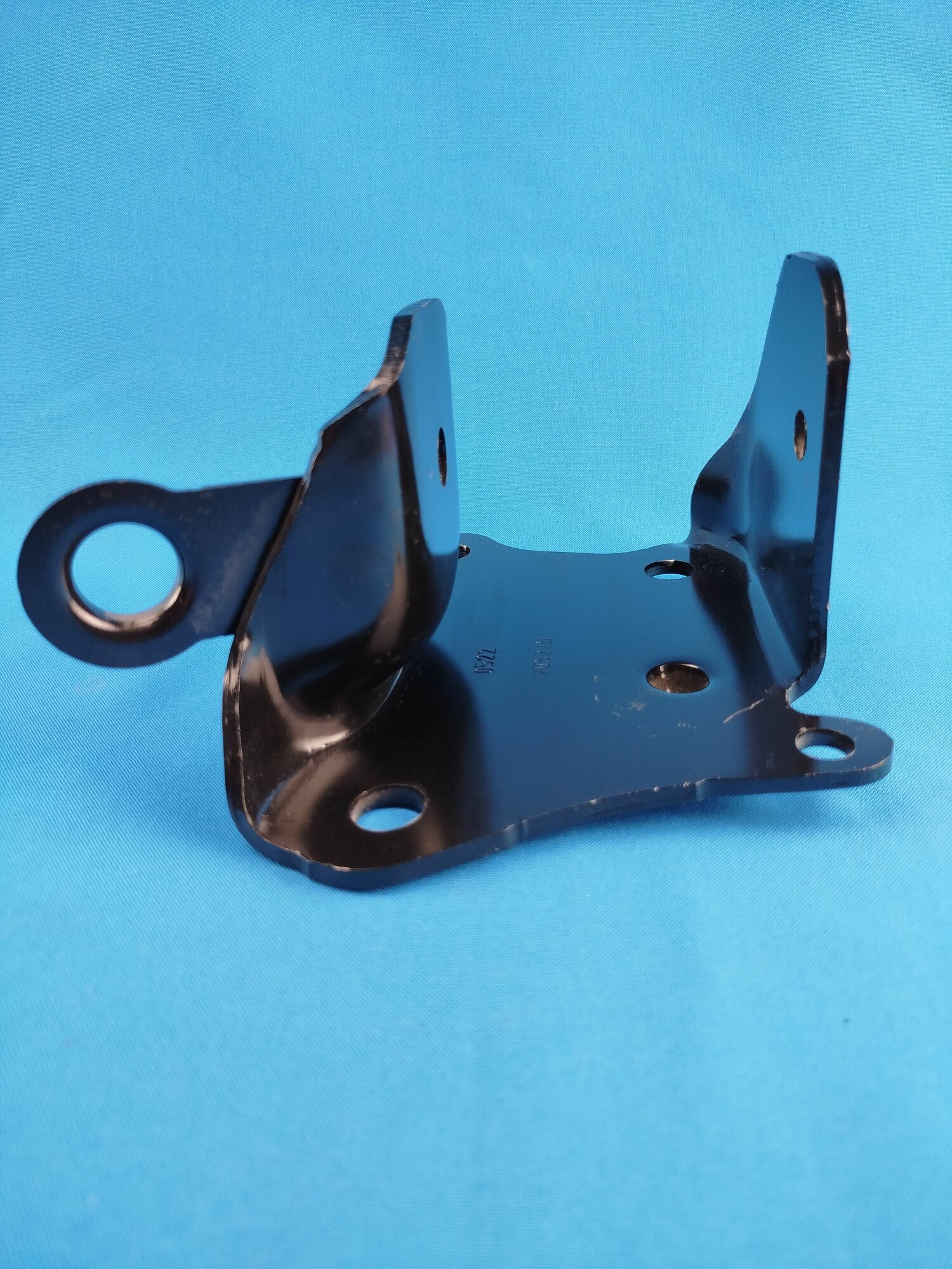 Кронштейн крепления заднего рычага "ВАЗ" для автомобилей Ларгус, X-Ray левый в сборе (окрашенный)