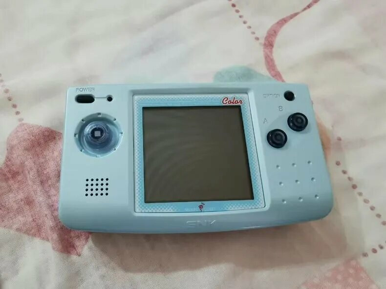 Игровая консоль ngpc оригинальная японская версия, хороший цвет, нормальная функция, уникальный дизайн джойстика, 90% новый, могут быть царапины, пожалуйста, не предлагайте цену