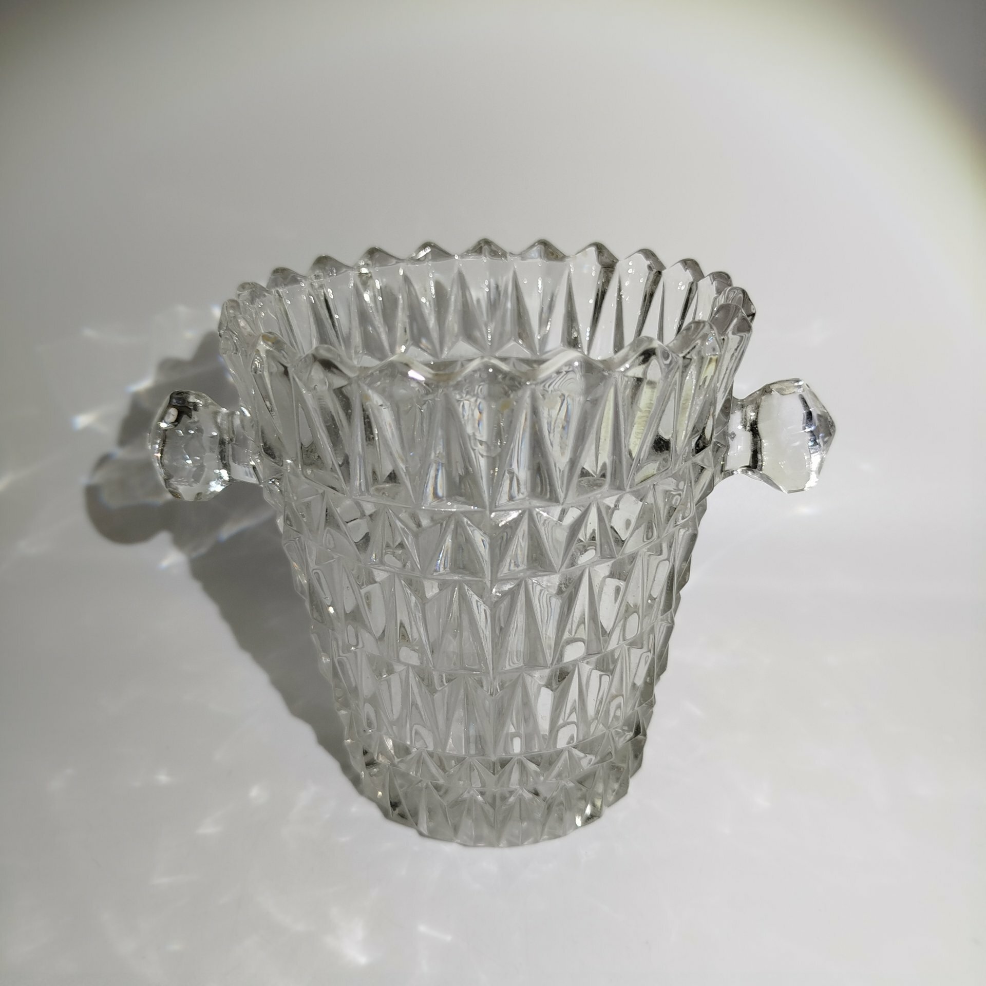 Ведерко для льда с рельефным туловом, стекло, пресс, СССР, 1980-1990 гг.