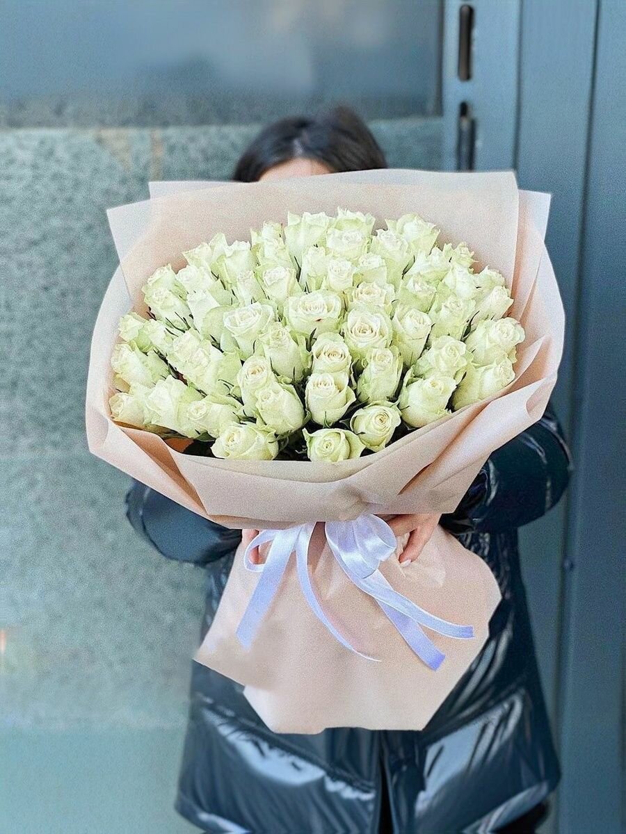 Букет из 51 белой розы