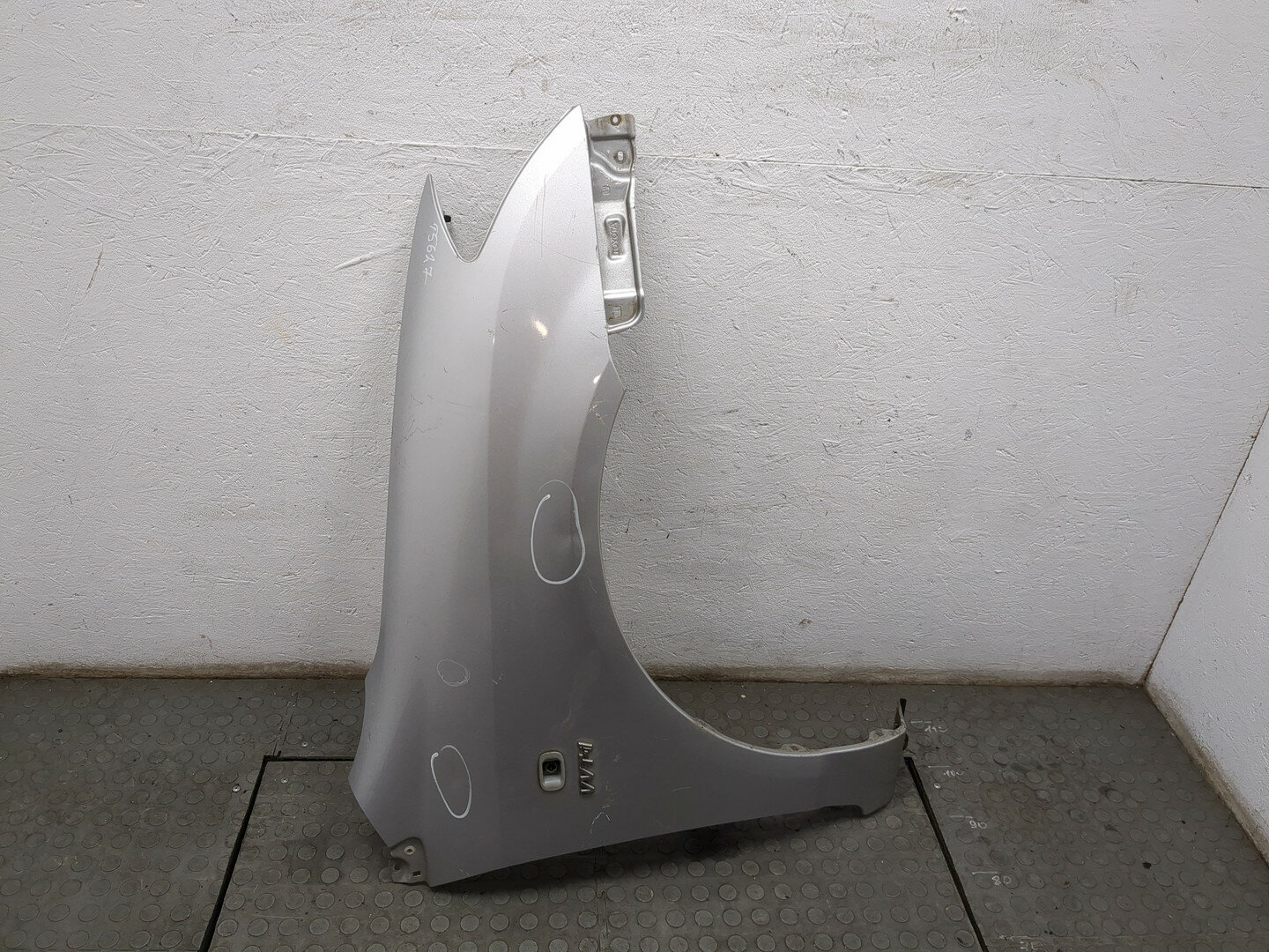 Крыло правое переднее Toyota Corolla E12 Б/У