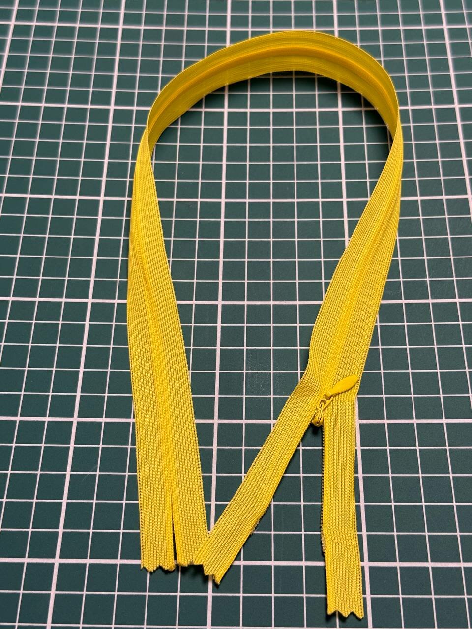 Молния Потайная , замок автомат, цвет желтый, 30 см, цена за 1 штуку.