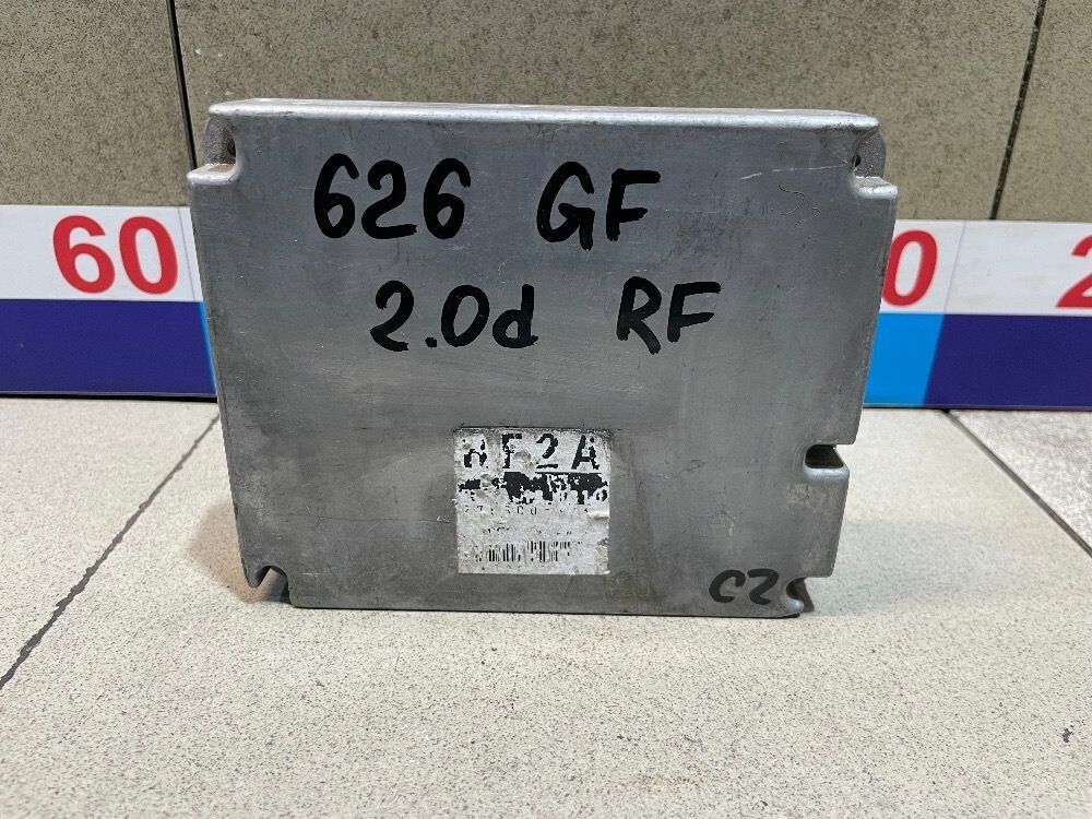 Блок управления двигателем Mazda 626 RF2A RF2A18881C