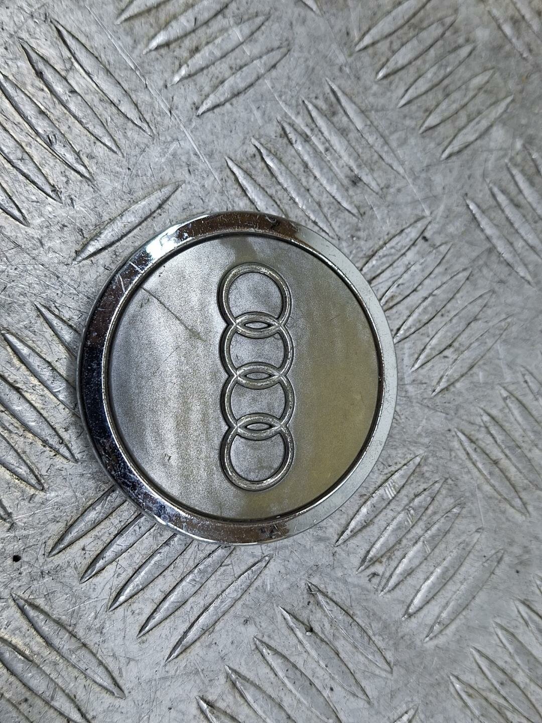 Колпачок литого диска Audi A6 8T0601170A