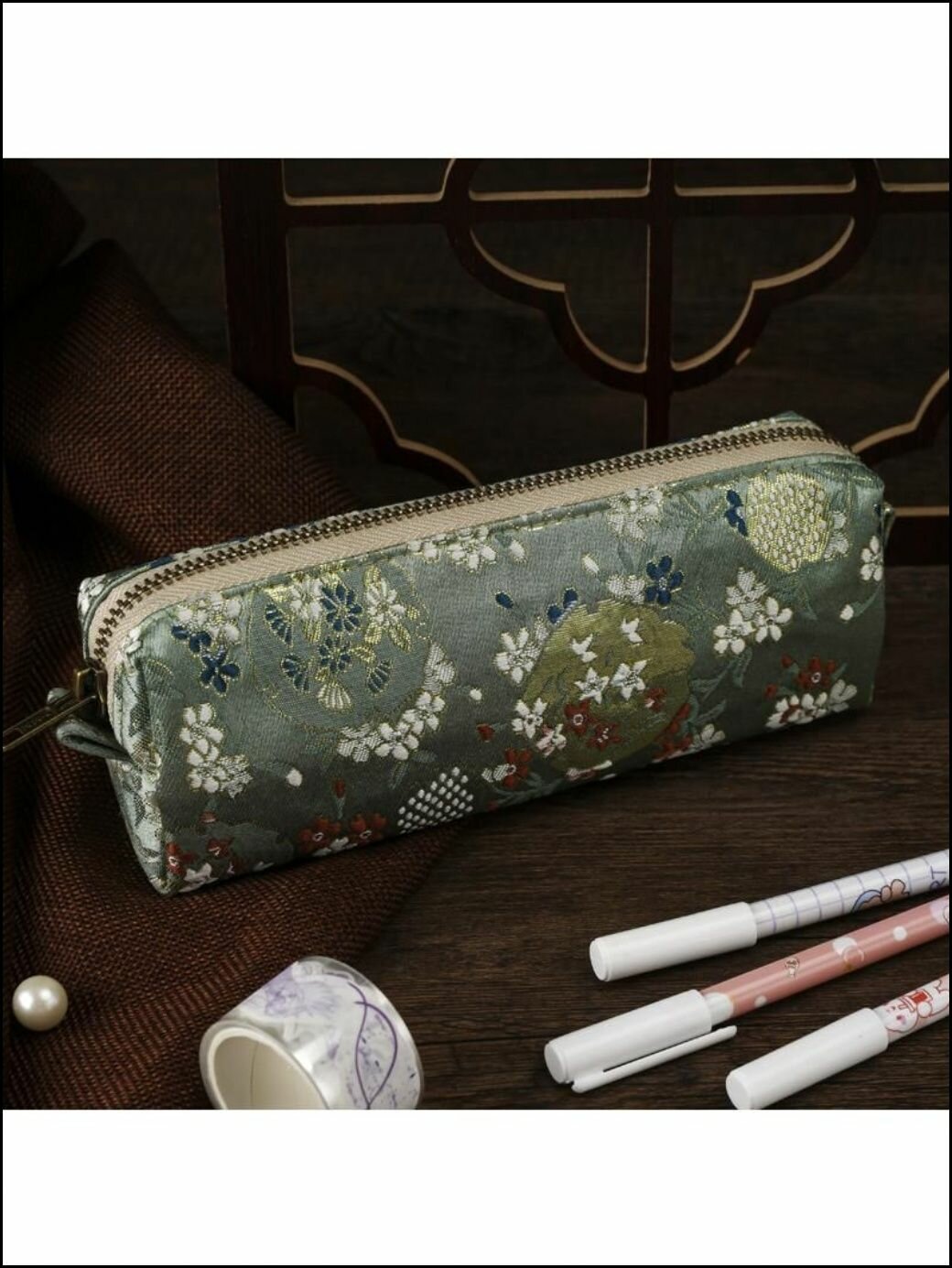 Пенал с вышивкой в китайском стиле
