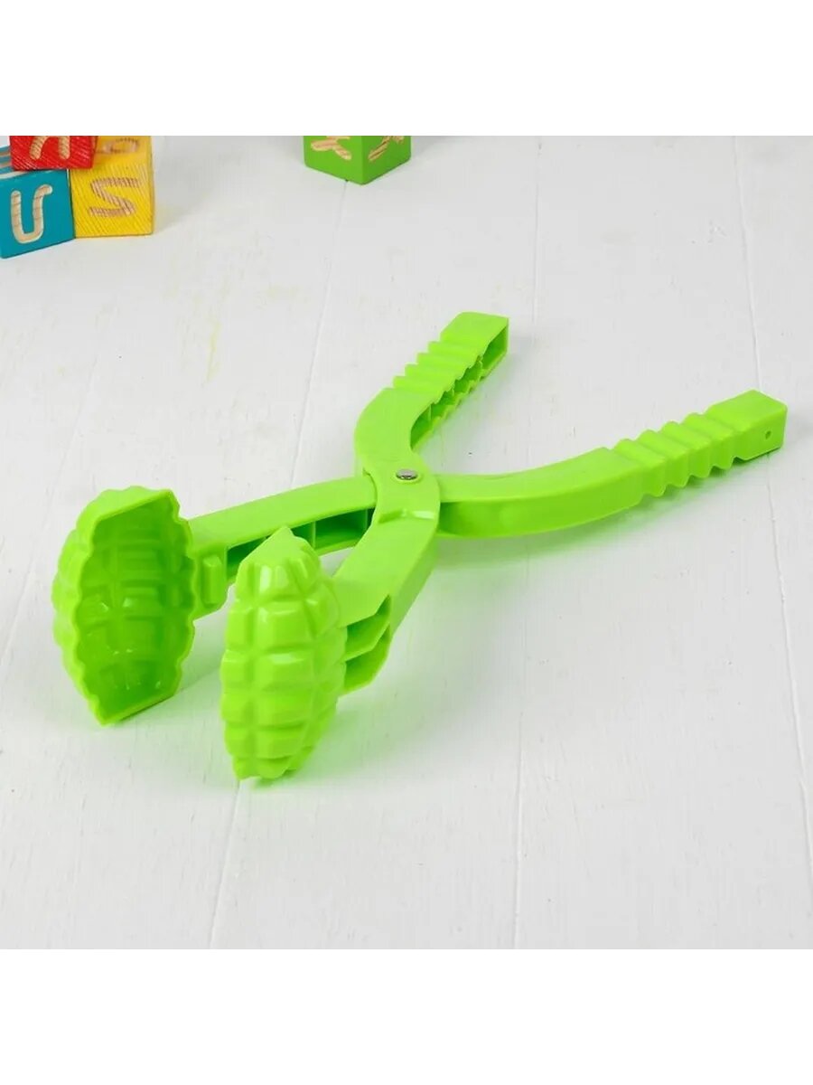 Весёлый снежколеп для зимних игр