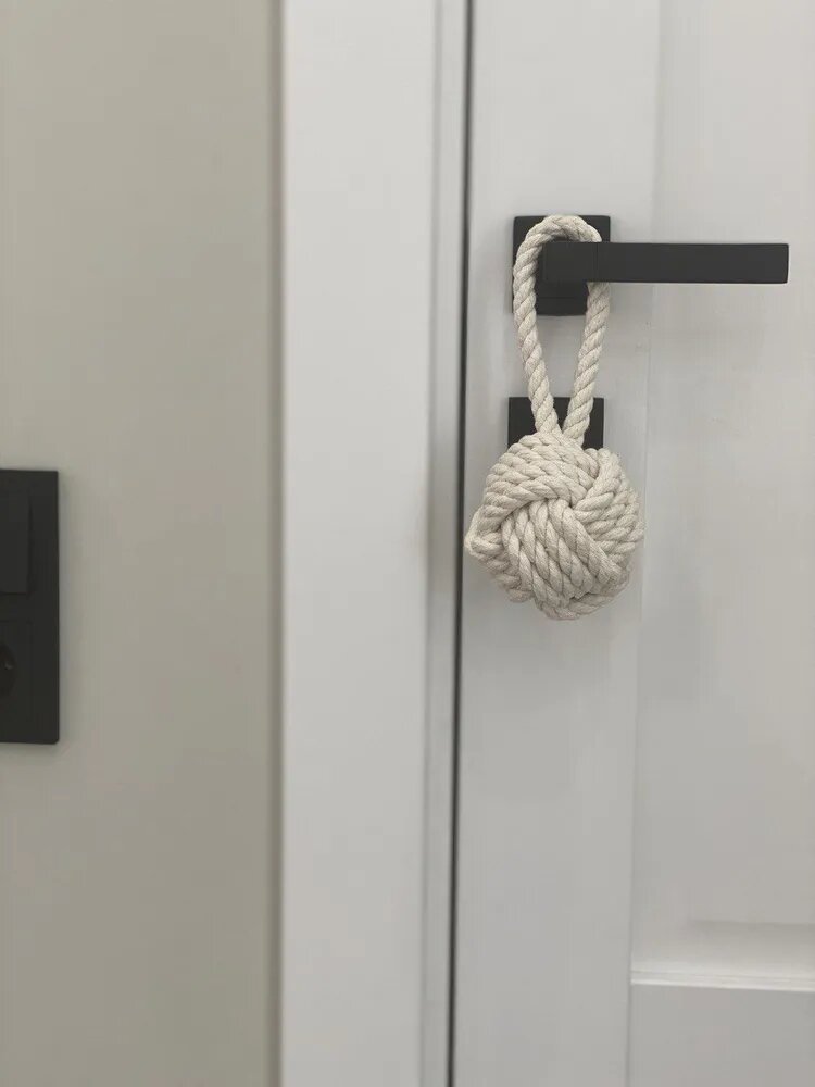 GEALFIS Дверной упор декоративный джутовый шар, эко ручка для двери с натуральным джутом, антискользящее основание 10 см диаметр