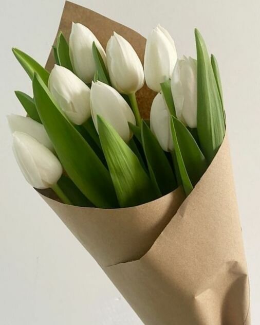 Букет из 9 белых тюльпанов к 8 марта