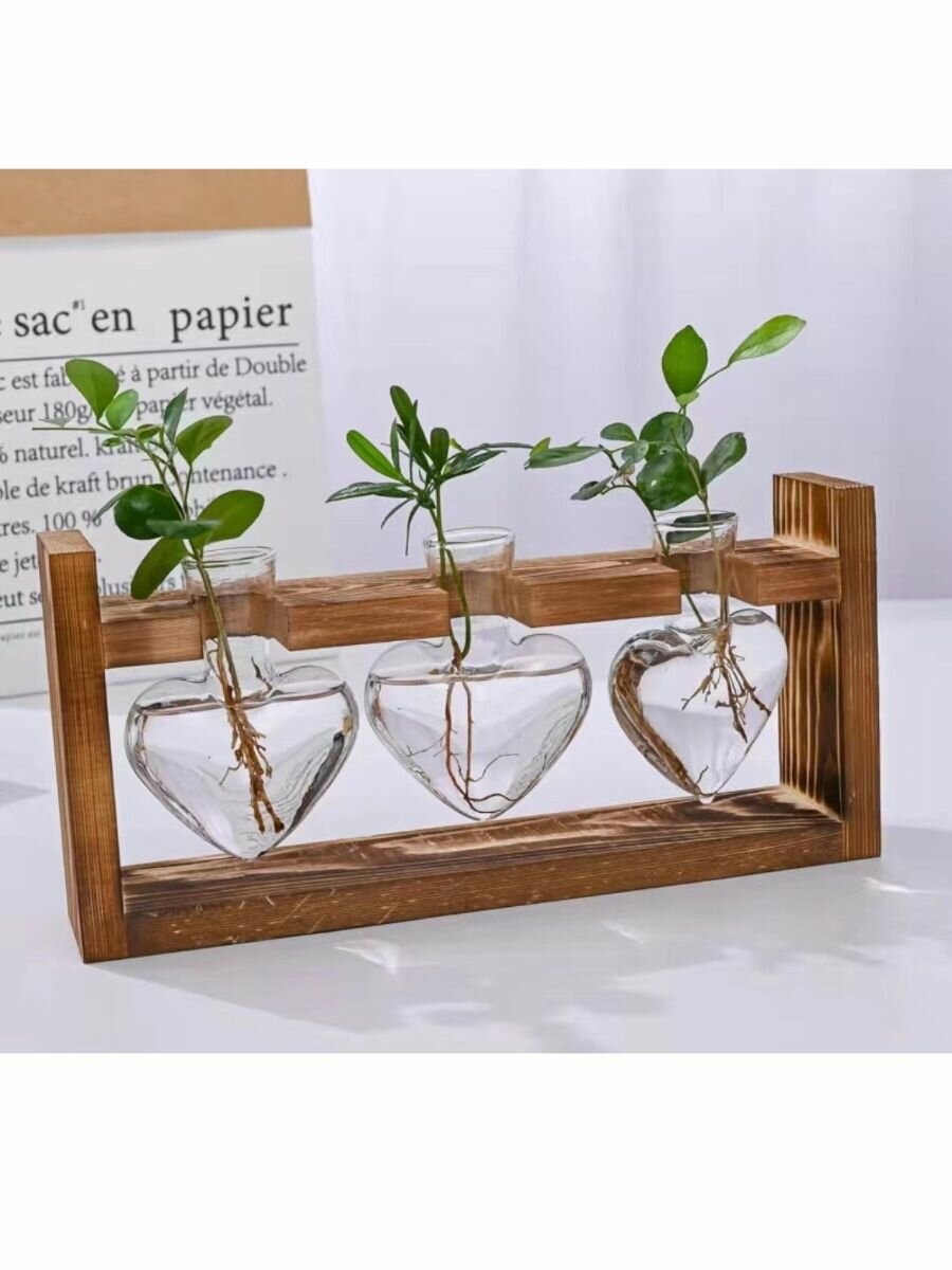 Ваза колба настольная "Три сердца" в деревянной рамке