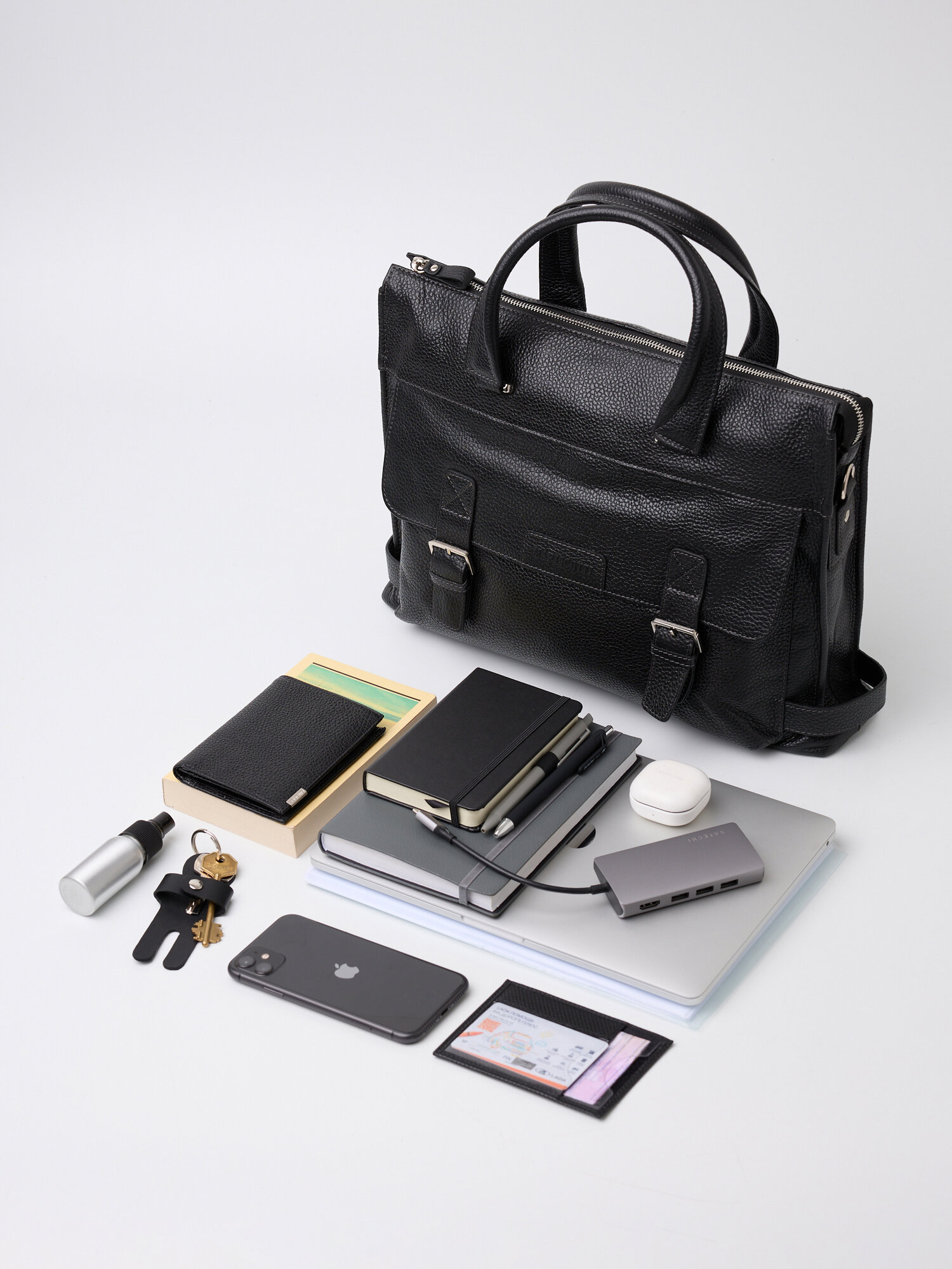 Сумка Удобная качественная сумка на все случаи жизни .Удобная на работу , в офис и на прогулку вечером, в поездку.