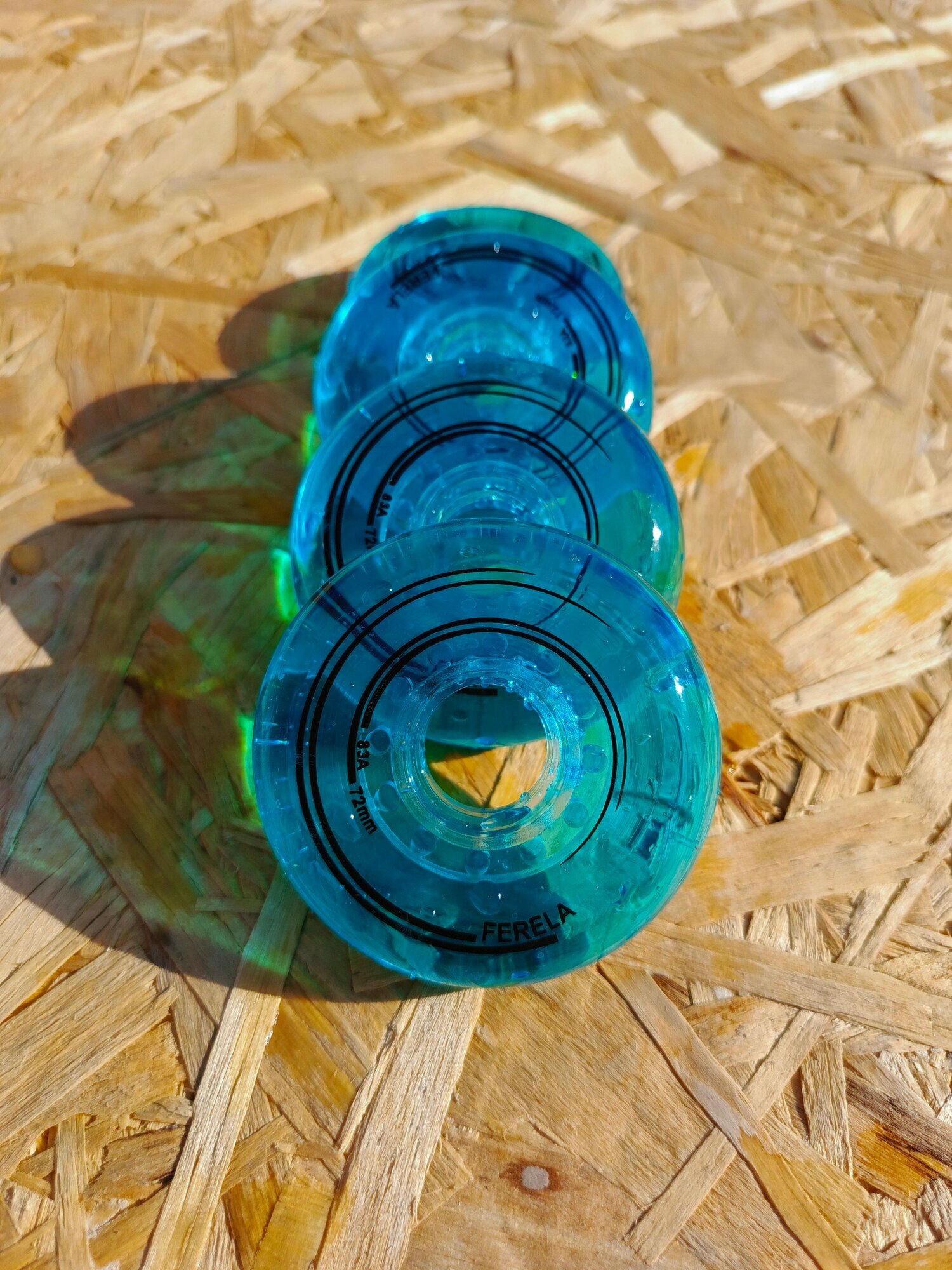 Колеса для роликов Ferela 8 штук. Прозрачные, полнотелые 72мм, жесткость 83а.