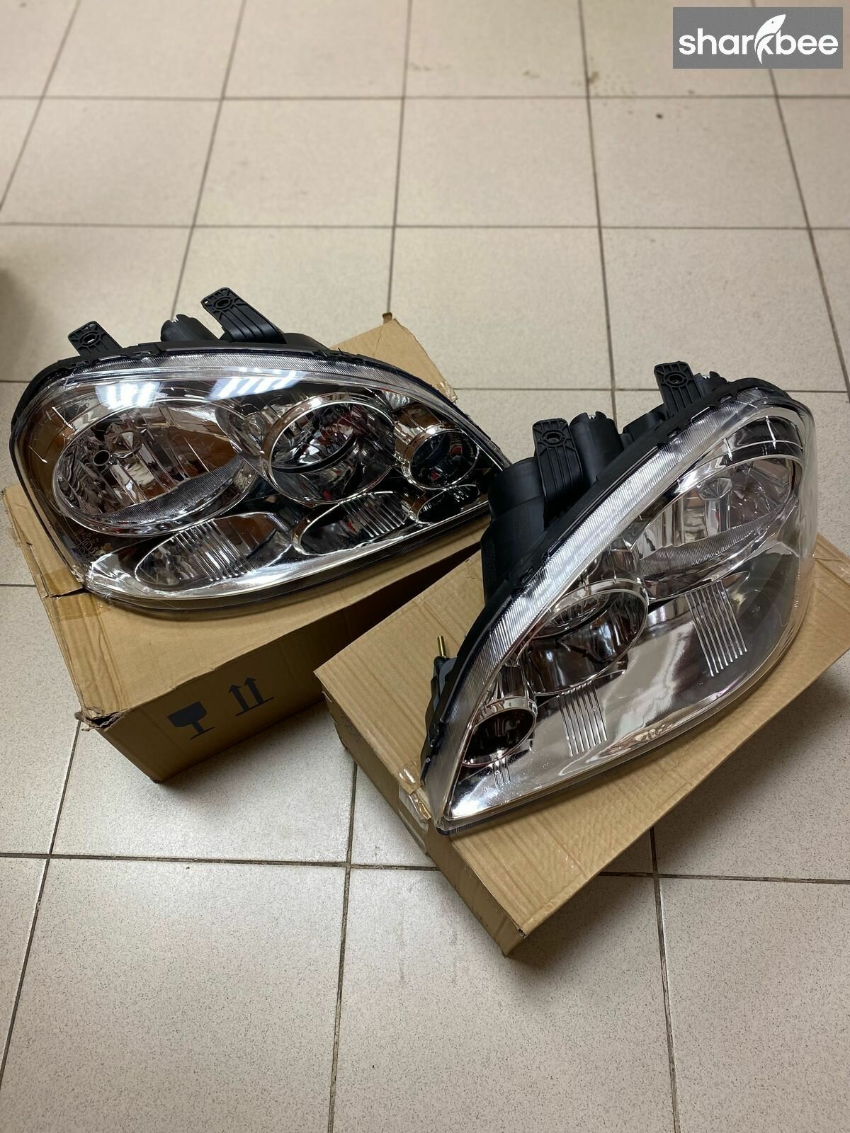 Фара автомобильная