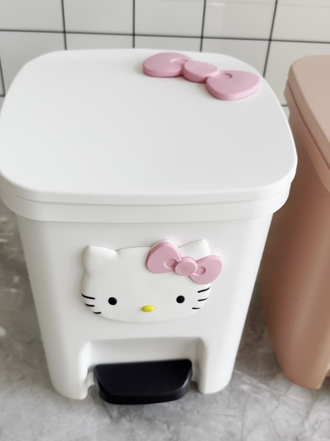 Мусорная корзина Sanrio Hello Kitty, Бытовая педаль с крышкой，белое，12L