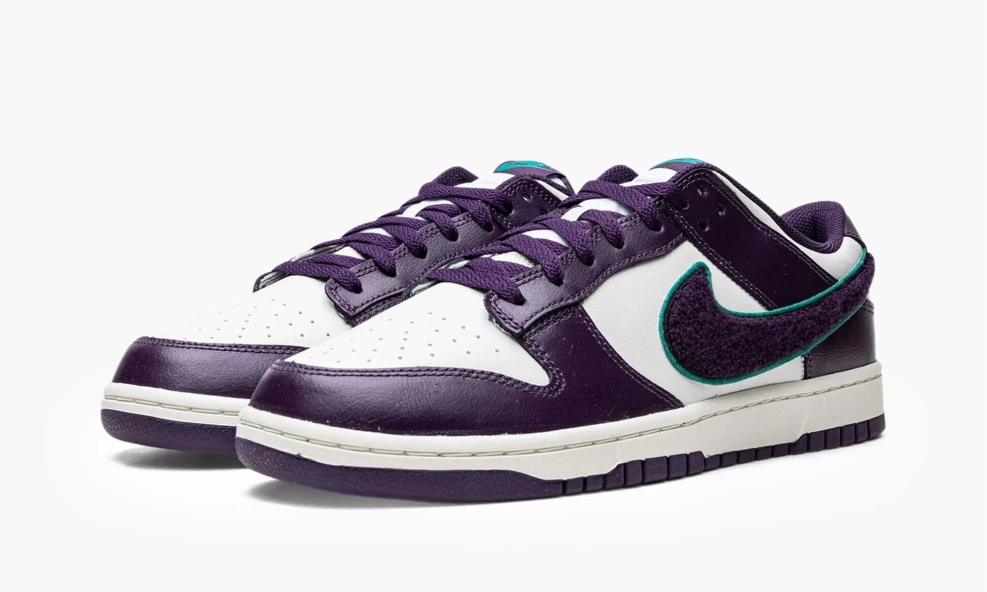 Кроссовки Dunk Low "Chenille Swoosh Sail Grand Purple"