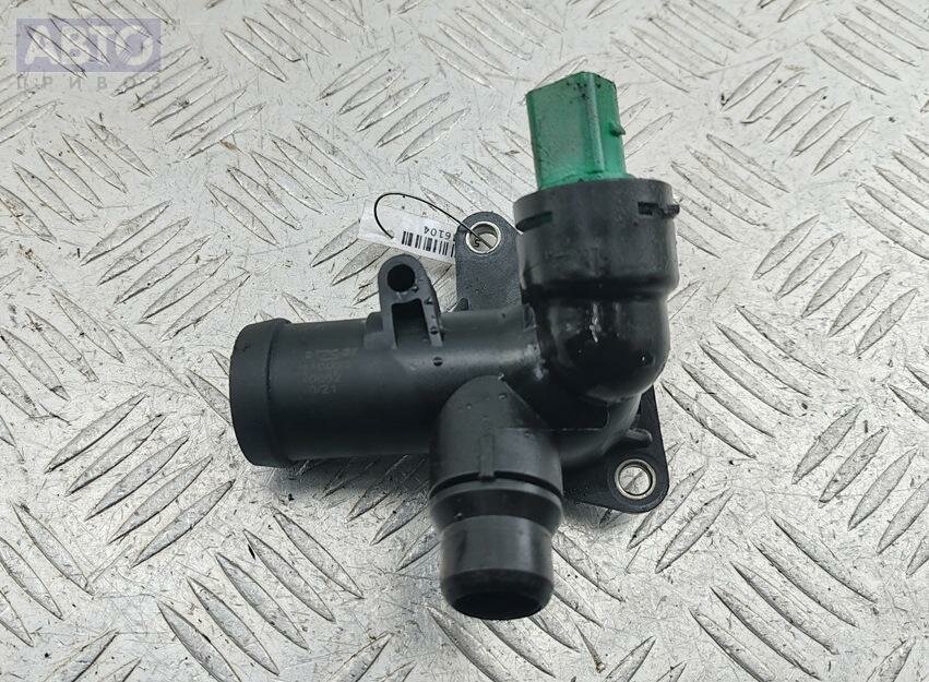 Фланец (тройник) системы охлаждения Audi A4 B6 (2001-2004)