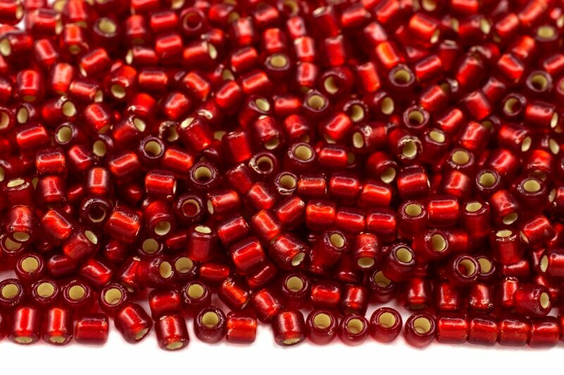 Бисер японский TOHO круглый 11/0 #0025CF рубин матовый, серебряная линия внутри, 10 грамм