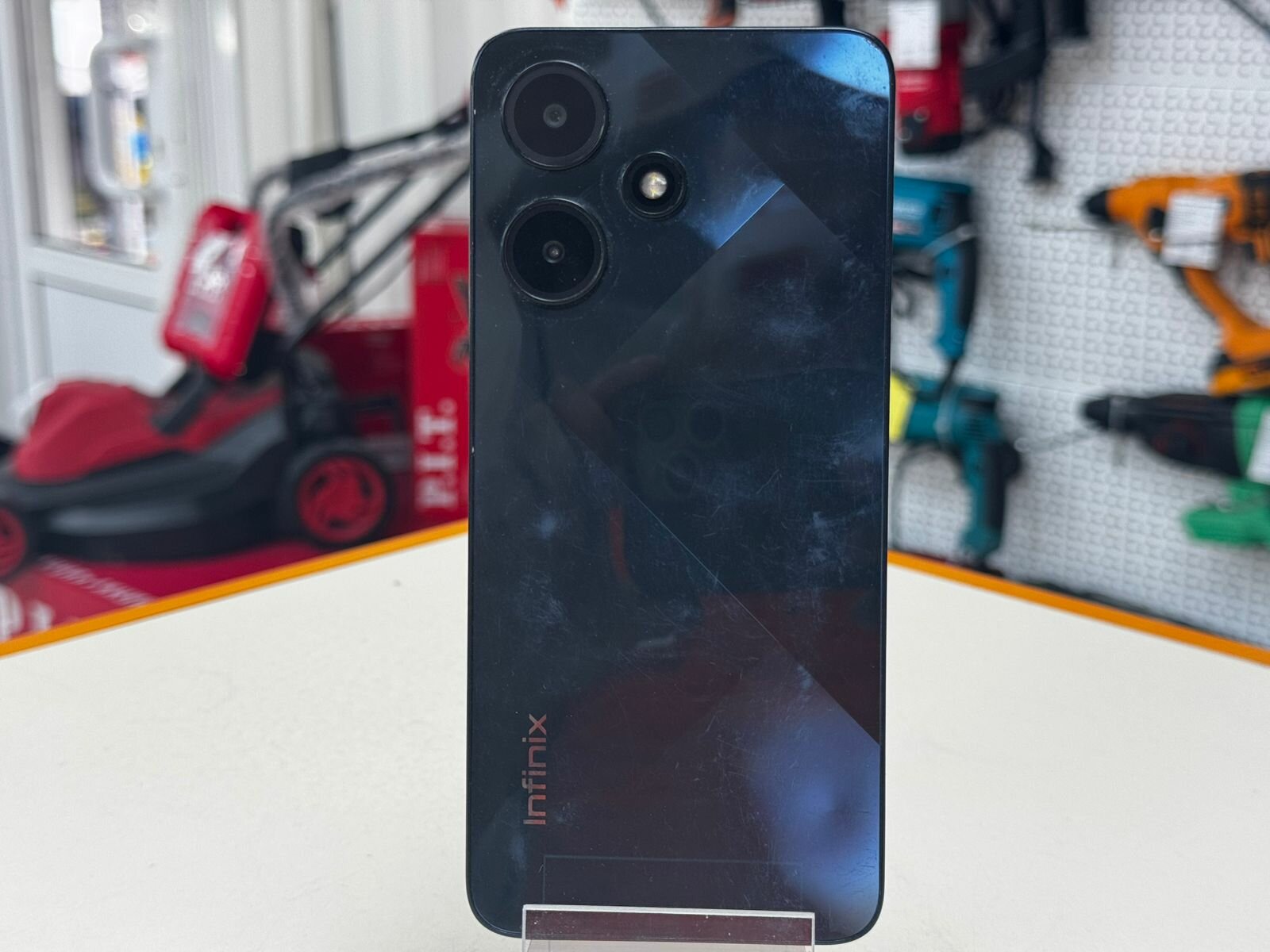 Смартфон Infinix HOT 30i 8/128, (Б/У), уценка