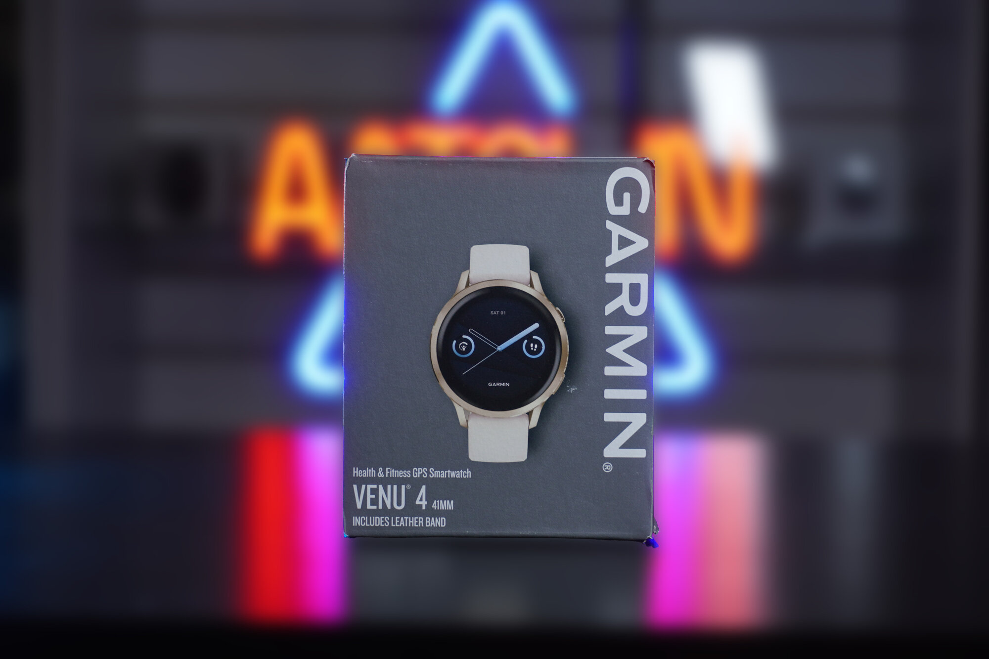 Garmin Venu 4 – 41 mm Lunar Gold with Bone Silicone Band and Light Sand Leather Band 010-03013-03