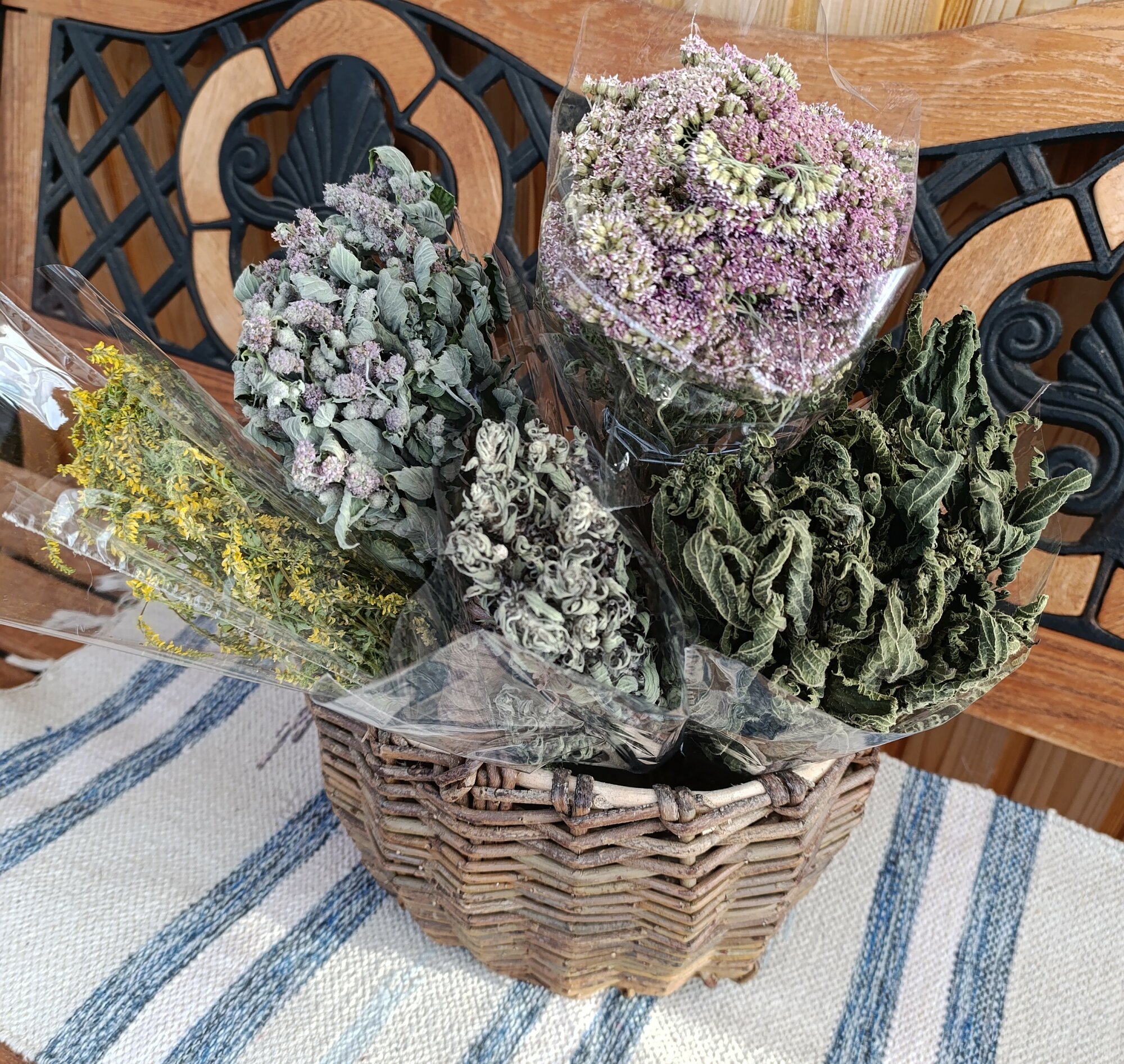 Набор ароматных травяных веников из луговых и полевых растений для бани и сауны №1