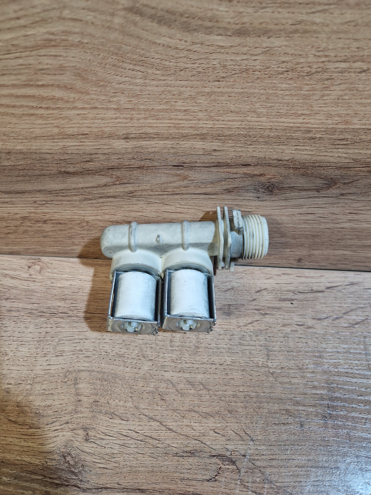 Клапан подачи воды для стиральной машины Indesit WISL102, б/у