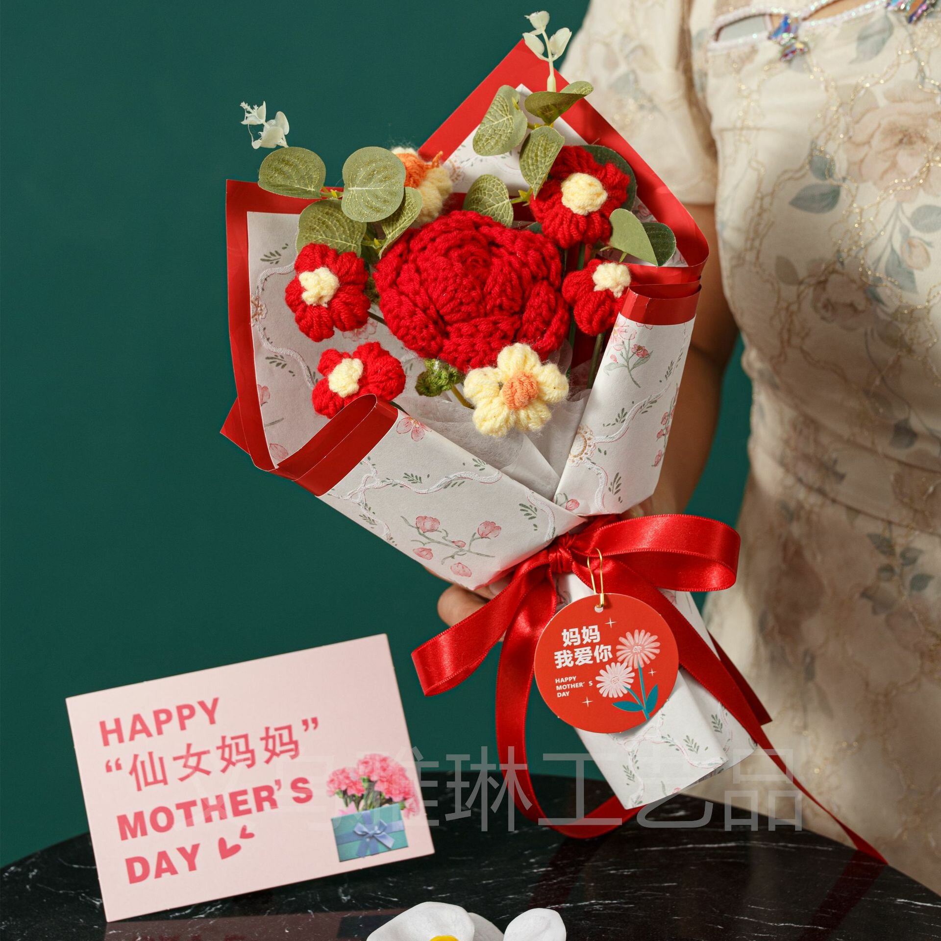 Подарите маме вязаные цветы из шерсти, розы, цветы ручной работы, искусственные цветы, ручные подарочные пакеты на День матери, праздничные сувениры, небольшие букеты.