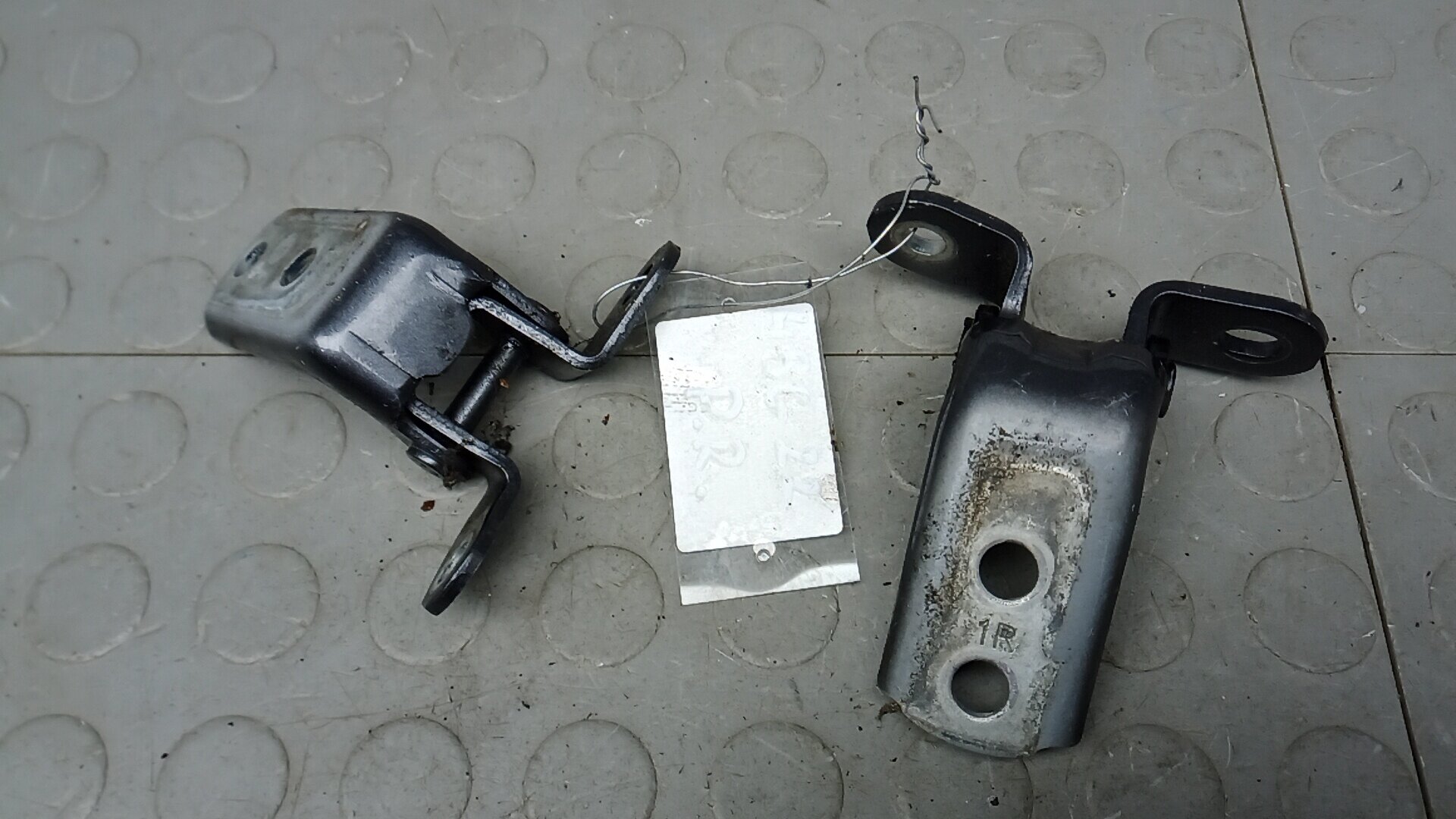 Петля передняя правая TOYOTA RAV 4 CA40