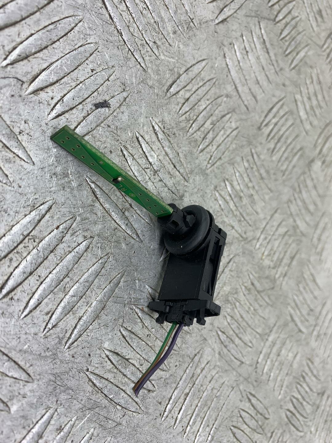 Датчик температуры в салоне Lancia Thesis 2005 B8377843-01