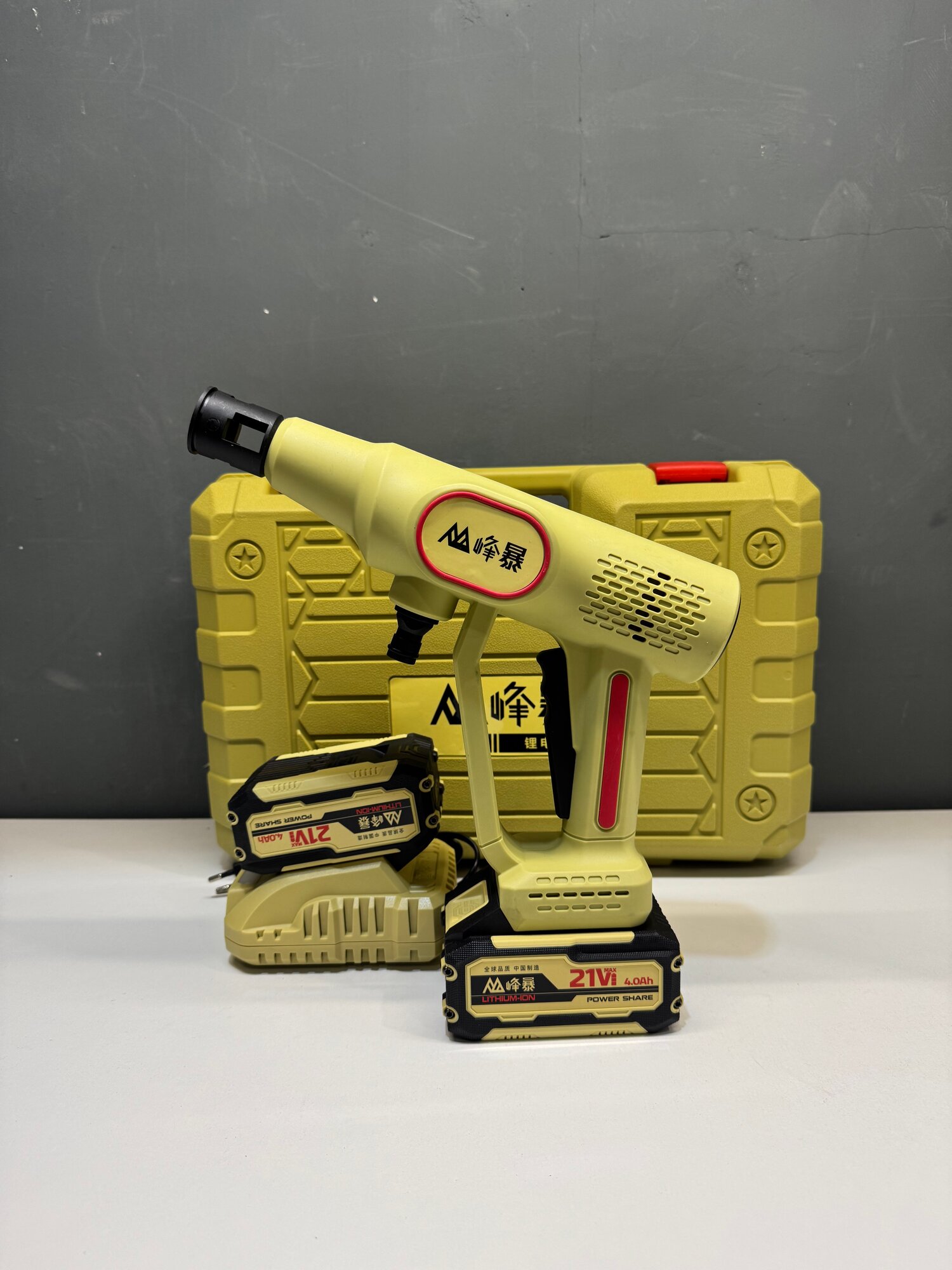 Мойка высокого давления аккумуляторная feng bao, кейс, 2 АКБ по 4 Ач, зу.