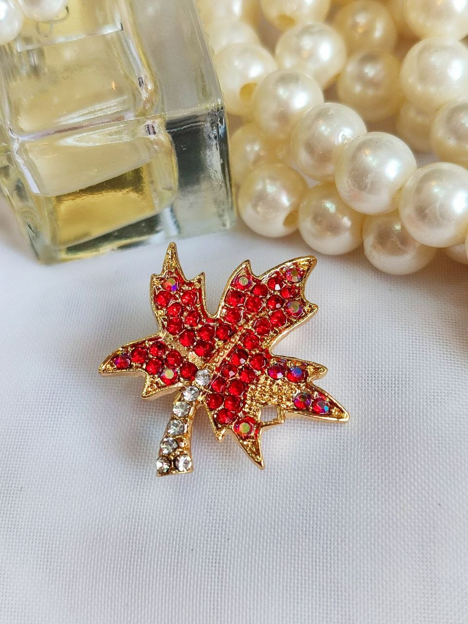 Брошь, стразы