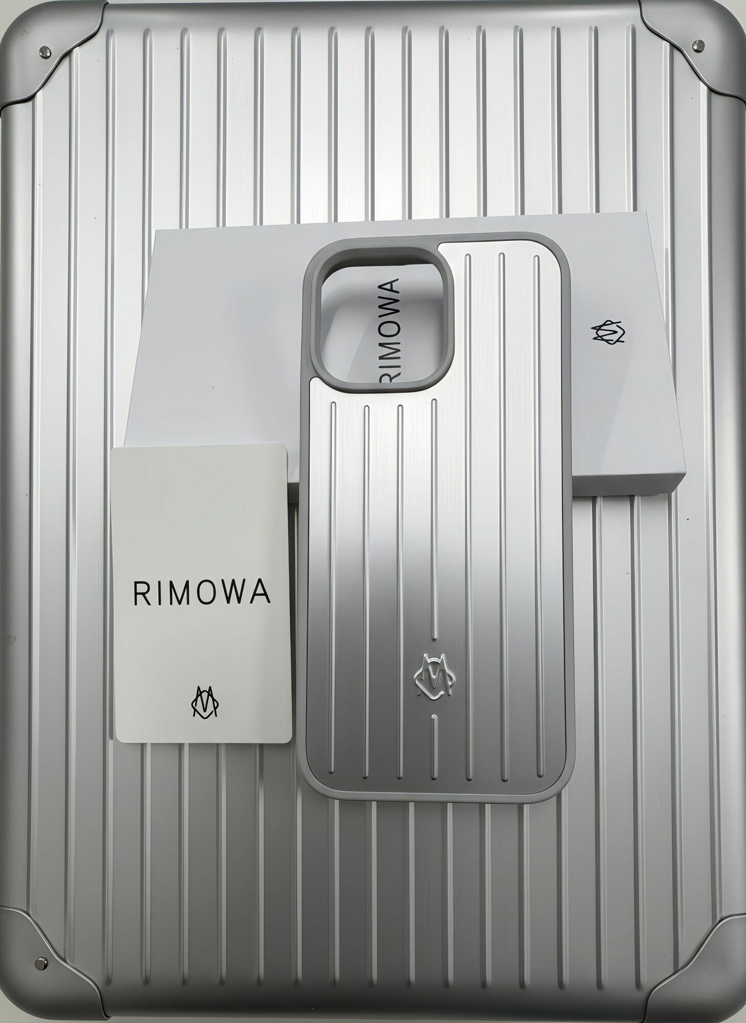 Чехол RIMOWA для iPhone 14 Pro Max алюминиевый в стиле чемодана