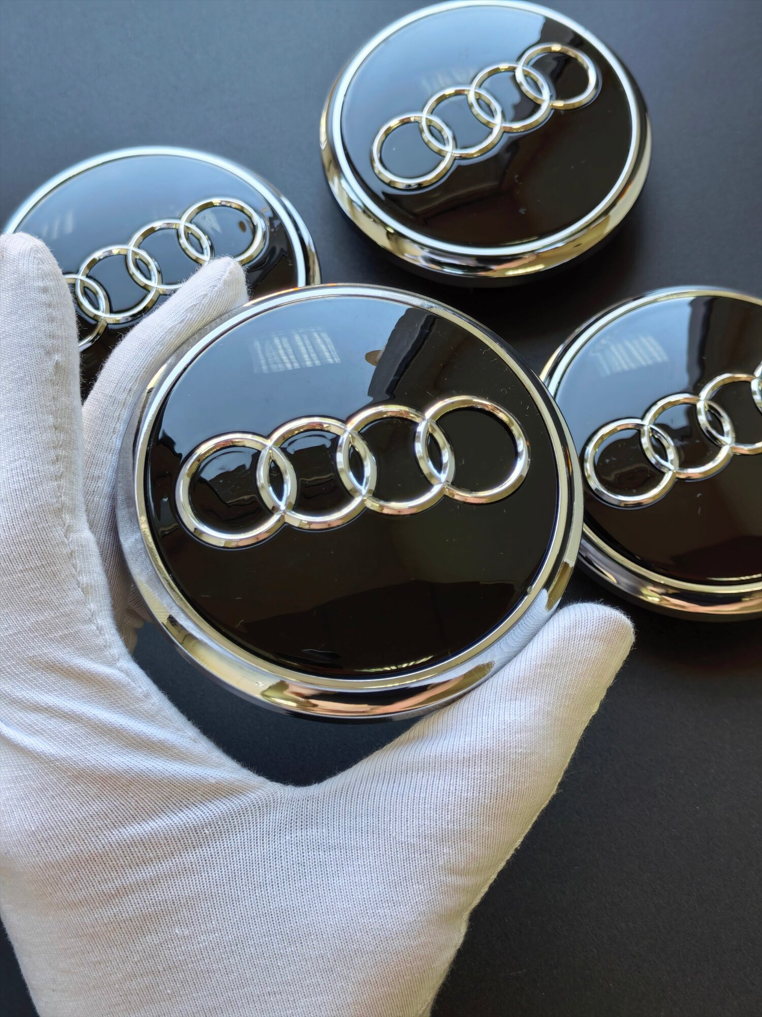 Колпачки на литые диски Ауди 77мм черный. Заглушки на оригинальные диски Audi Q7 4шт