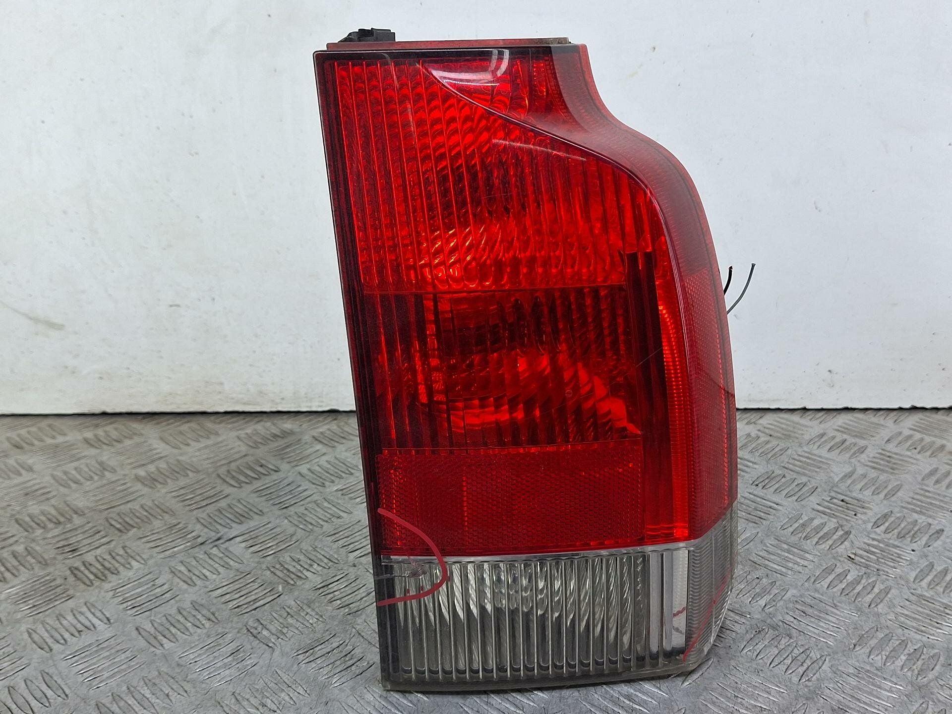 Фонарь задний правый Volvo V70 2 2001