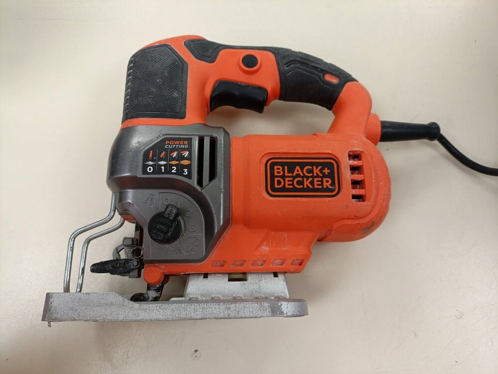Мощный лобзик Black & Decker Bes610k-qs 650Вт, 3100 ход/мин, маятниковый БУ уценка