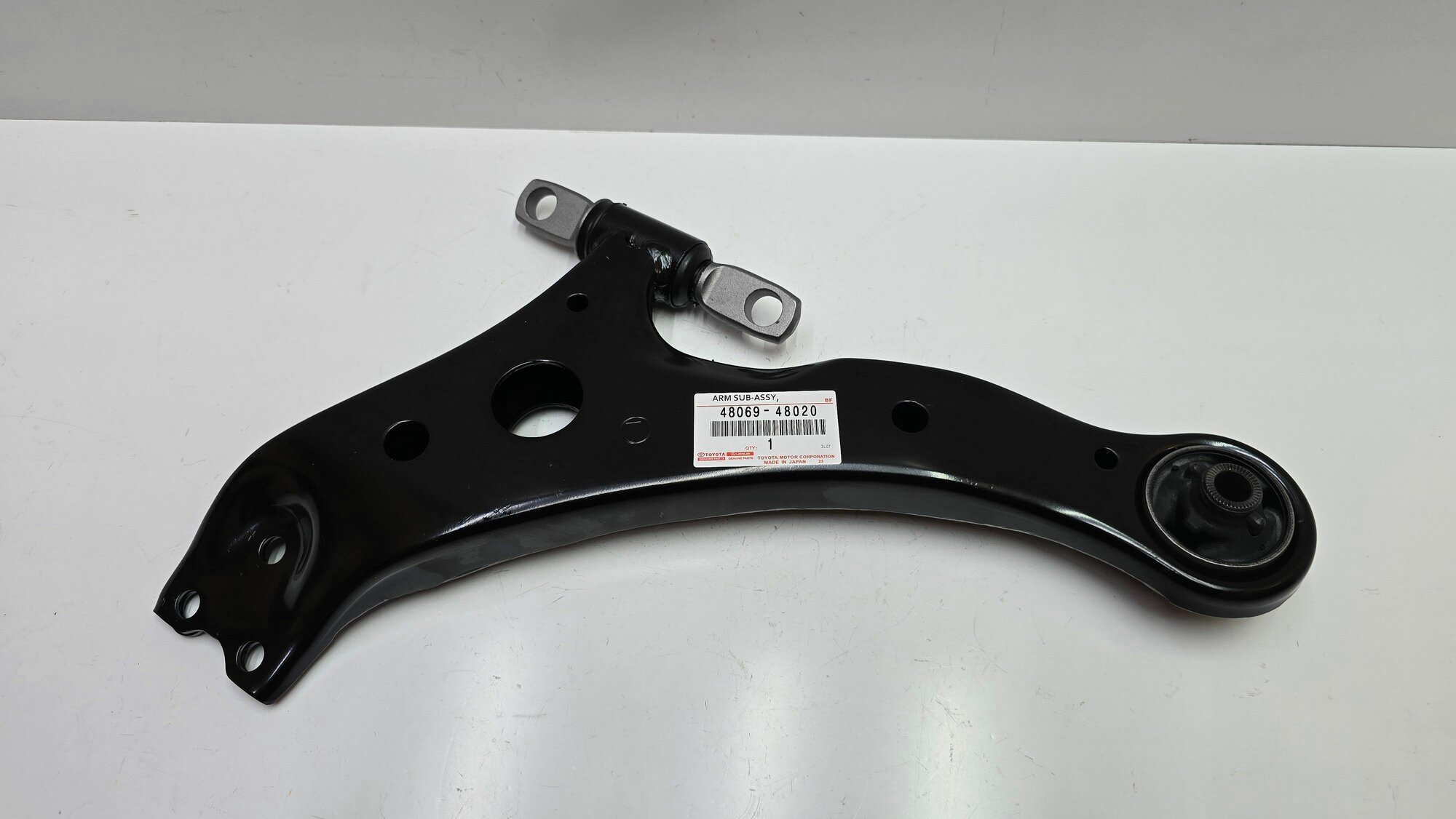 Рычаг передний левый Lexus RX 300-400h 03-08-, Camry V30, V50 2.0-3.5, Previa 2.0-2.4 00-06