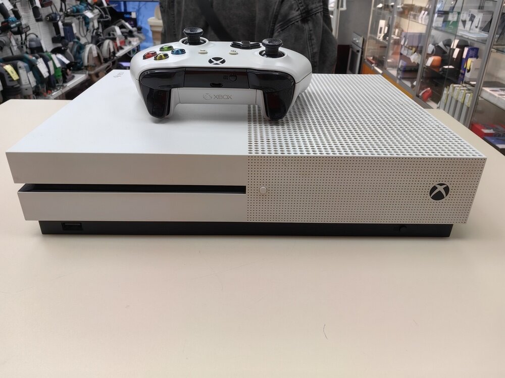 Игровая приставка Microsoft Xbox One S, Blu-ray, 500GB, белый б/у уценка